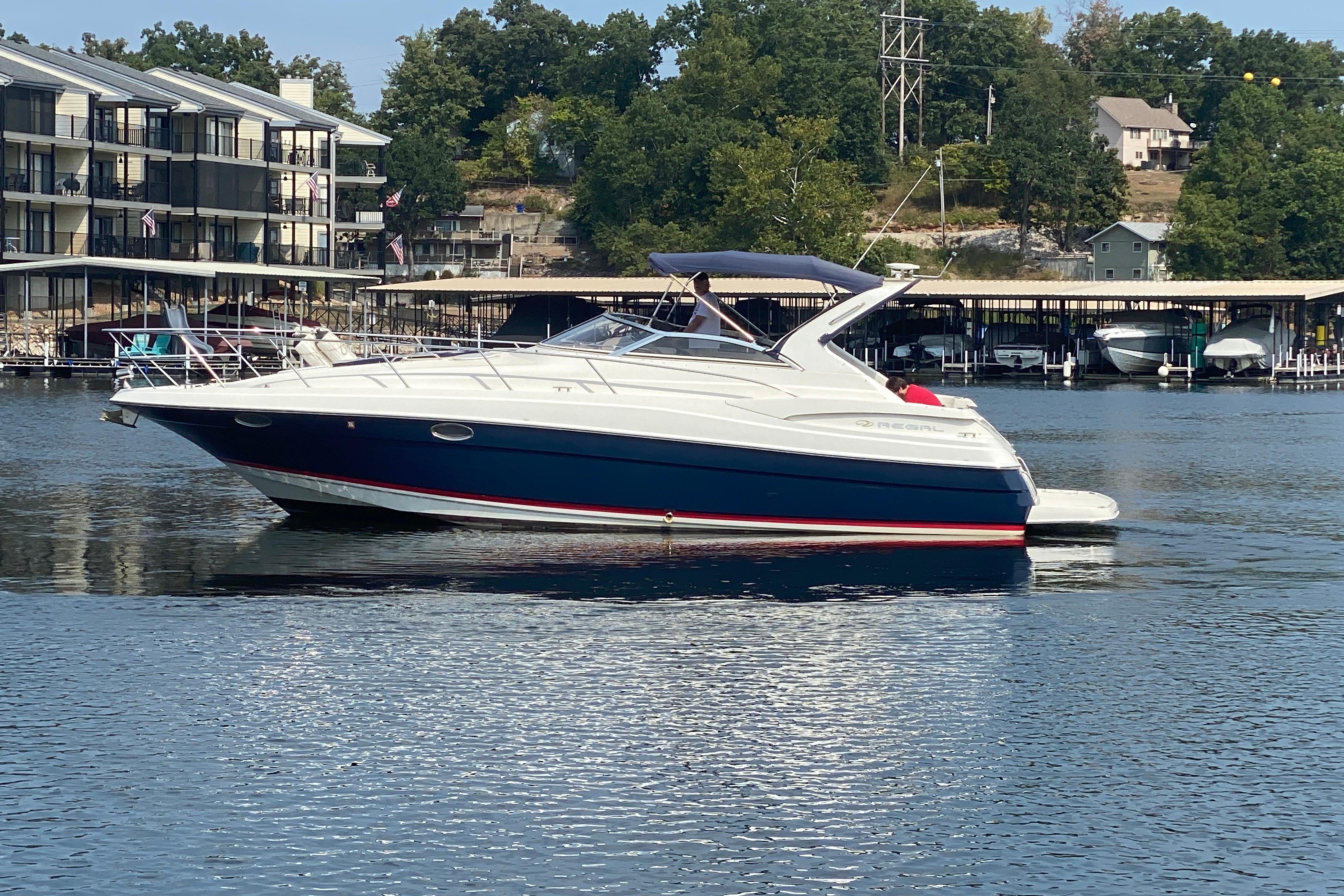 2004 Regal Commodore 3560 Cruceros deportivos en venta - YachtWorld