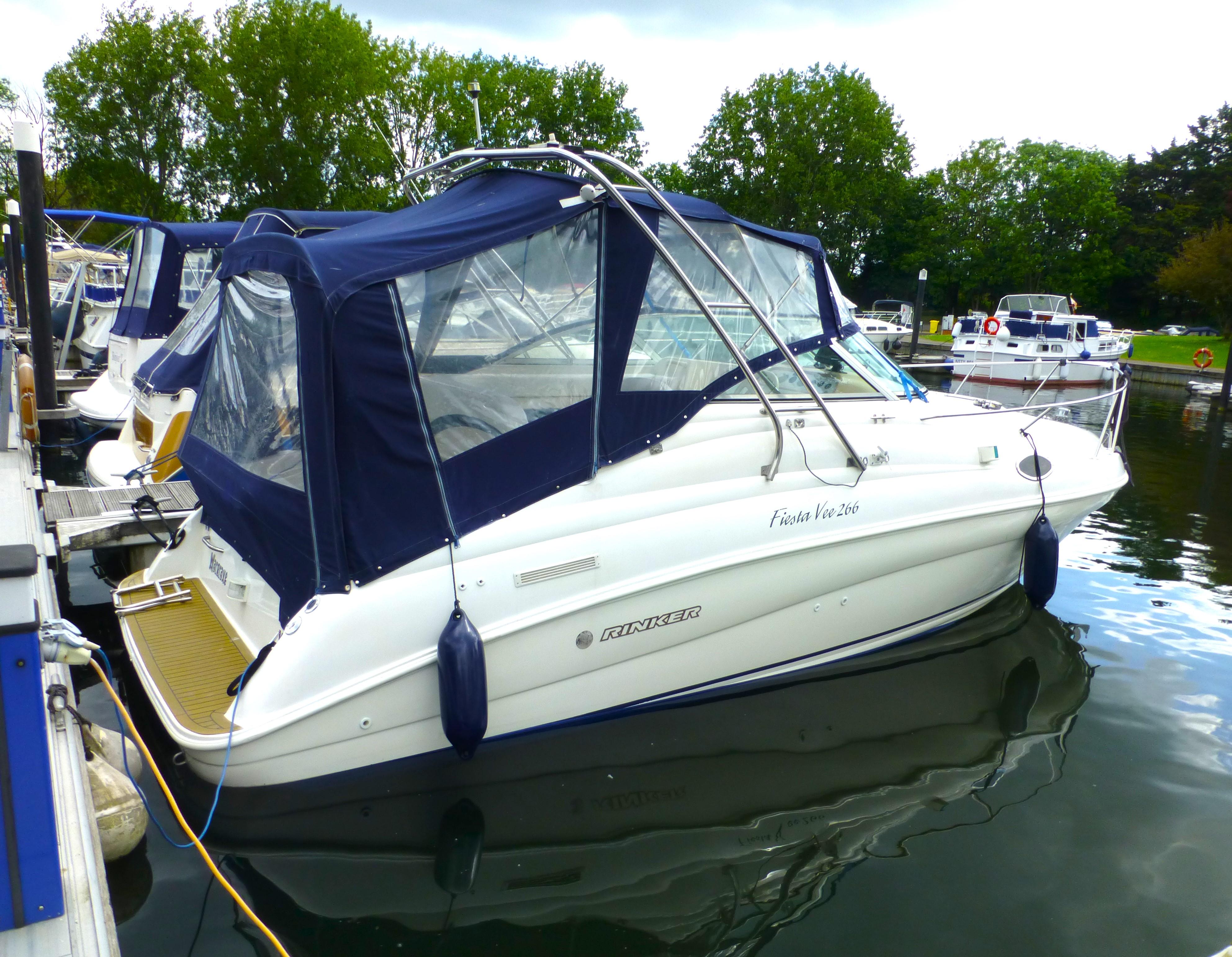 Rinker Fiesta V 266 | 1997 | 27ft - Surrey | Boatshop24