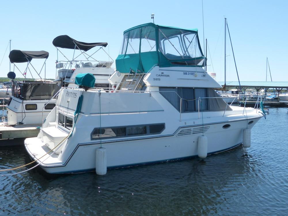 1995 Carver 325 Aft Cockpit Motoryacht Aft Cabin for sale - YachtWorld