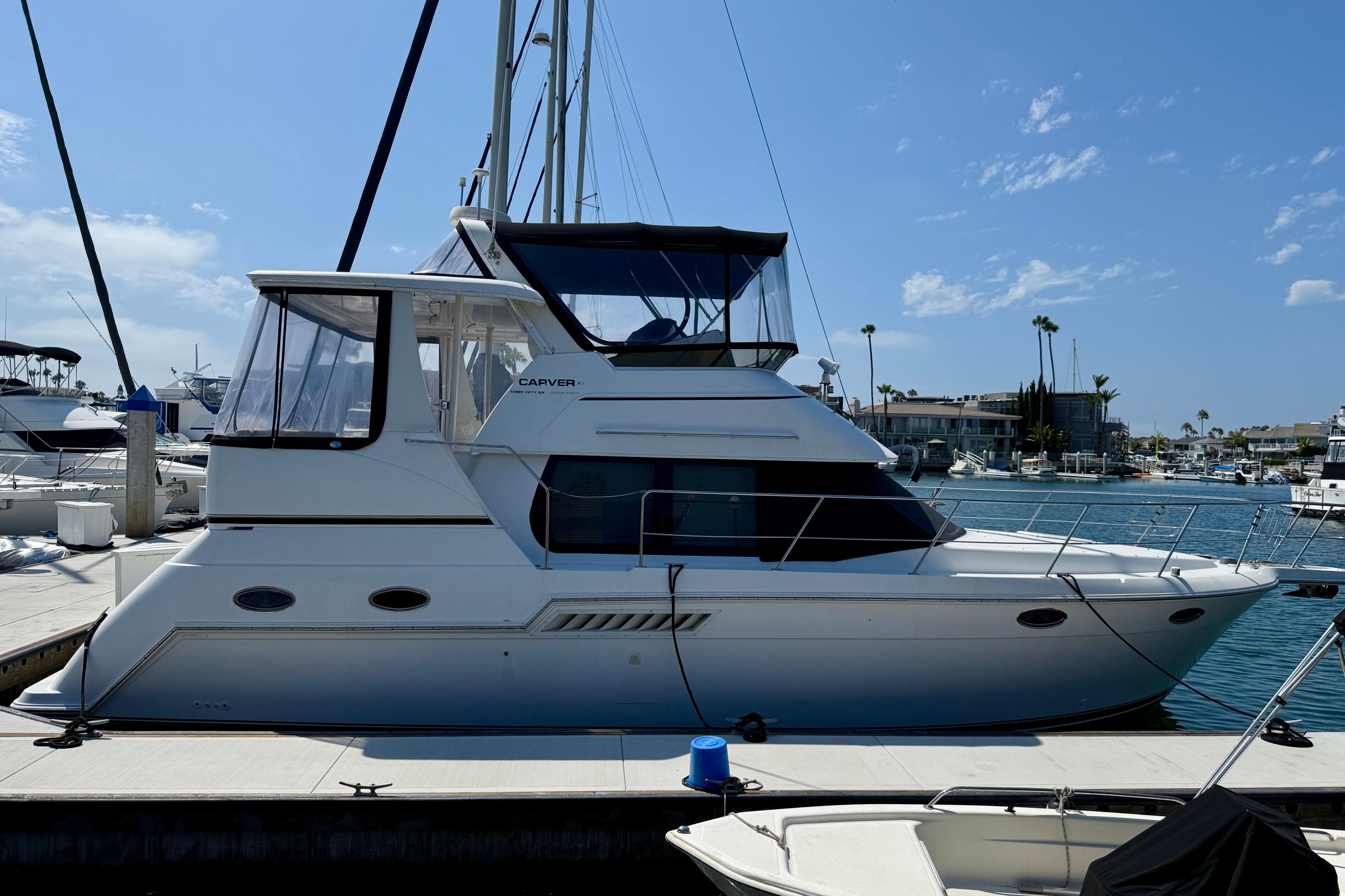 2000 Carver 356 Aft Cabin Motor Yacht Motor Yachts for sale - YachtWorld