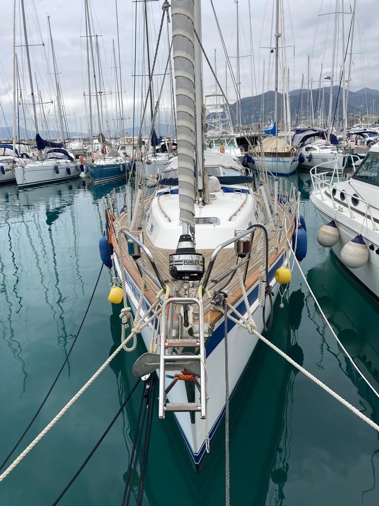 2005 Hallberg-Rassy 40 Center Cockpit Segelboote Kaufen - YachtWorld