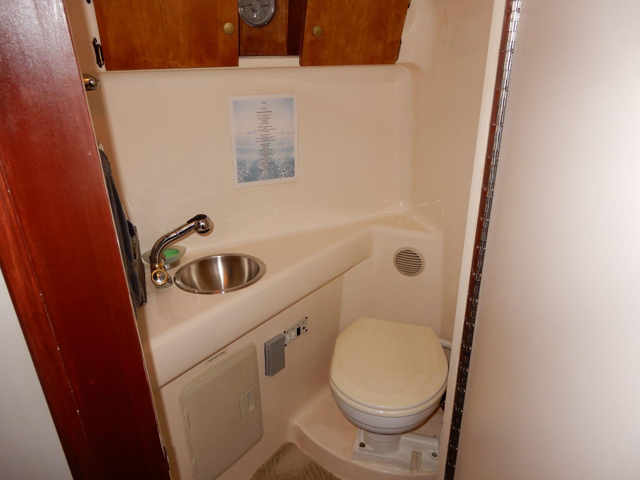 2003 Larson Cabrio 274 Mid Cabin Sports Cruiser for sale - YachtWorld