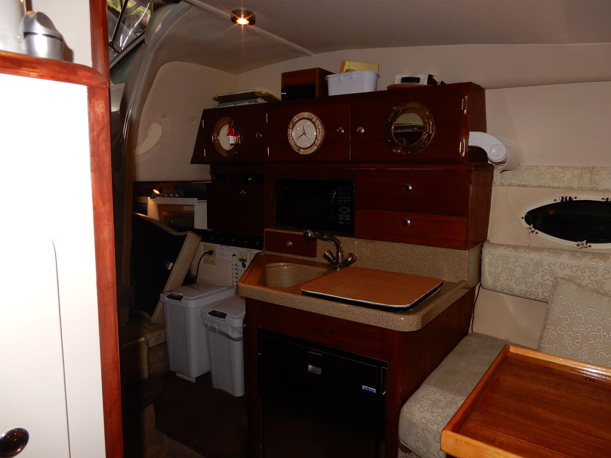 2003 Larson Cabrio 274 Mid Cabin Sports Cruiser for sale - YachtWorld