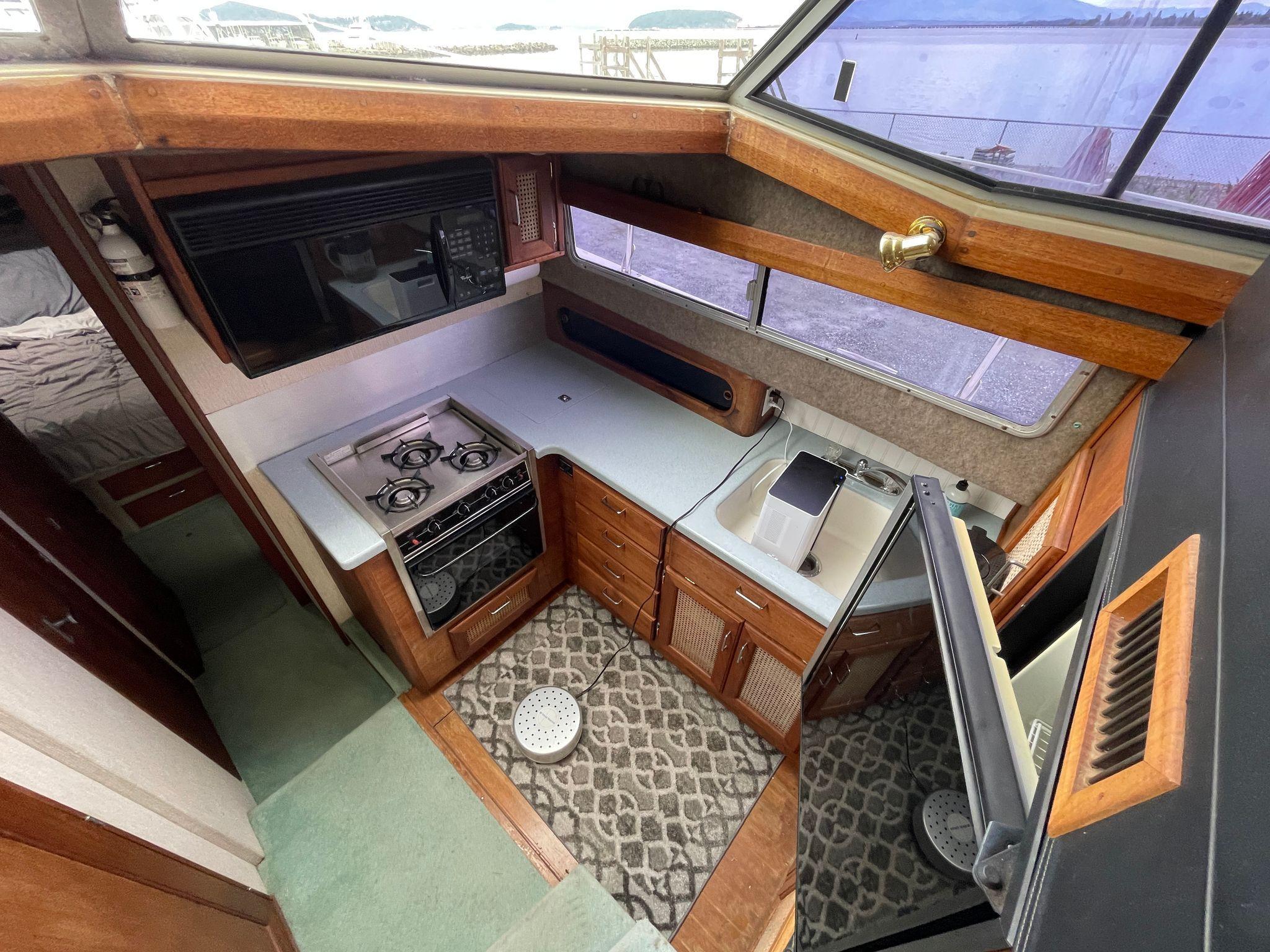 1985 Bayliner 3870 Motor Yachts for sale - YachtWorld