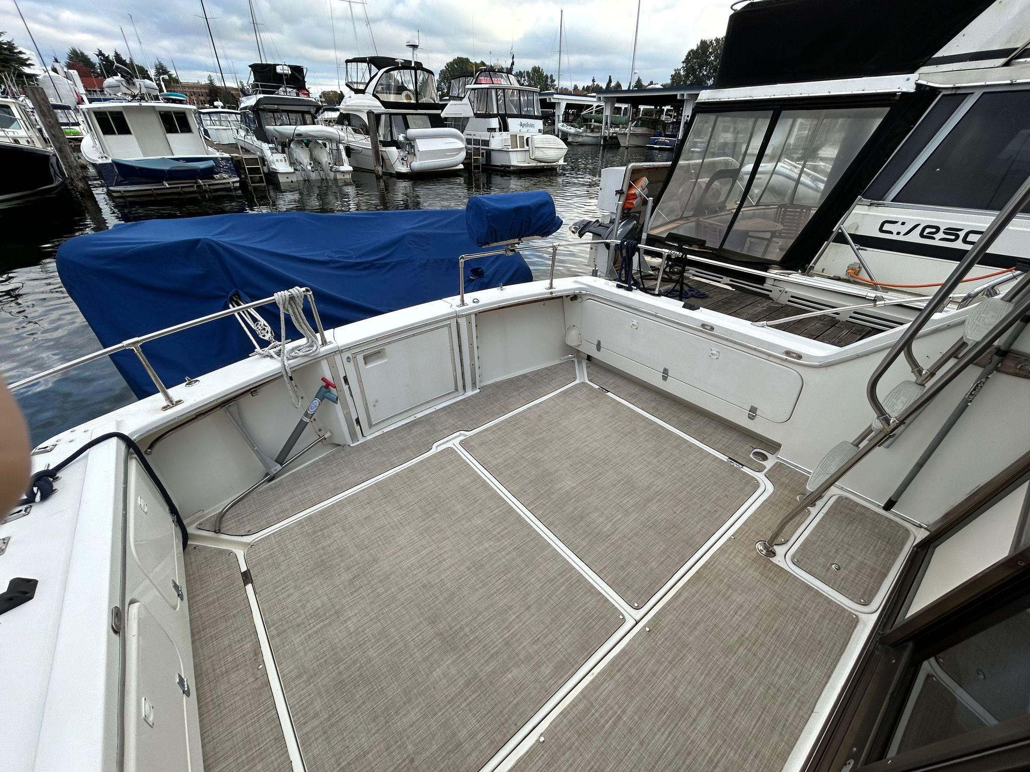 1981 Uniflite 32 Sport Sedan Yates a motor en venta - YachtWorld