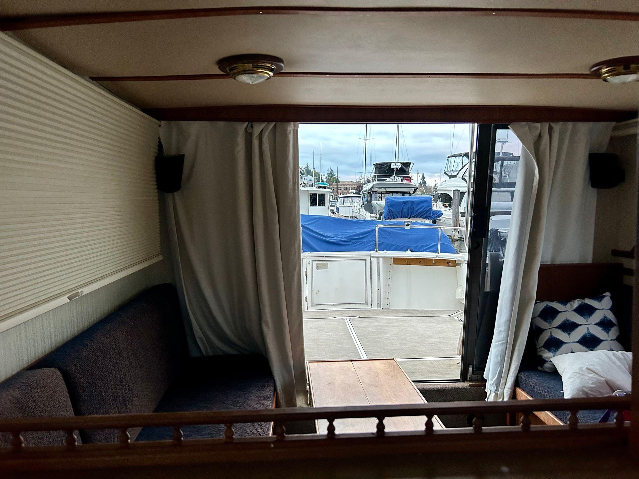 1981 Uniflite 32 Sport Sedan Yates a motor en venta - YachtWorld