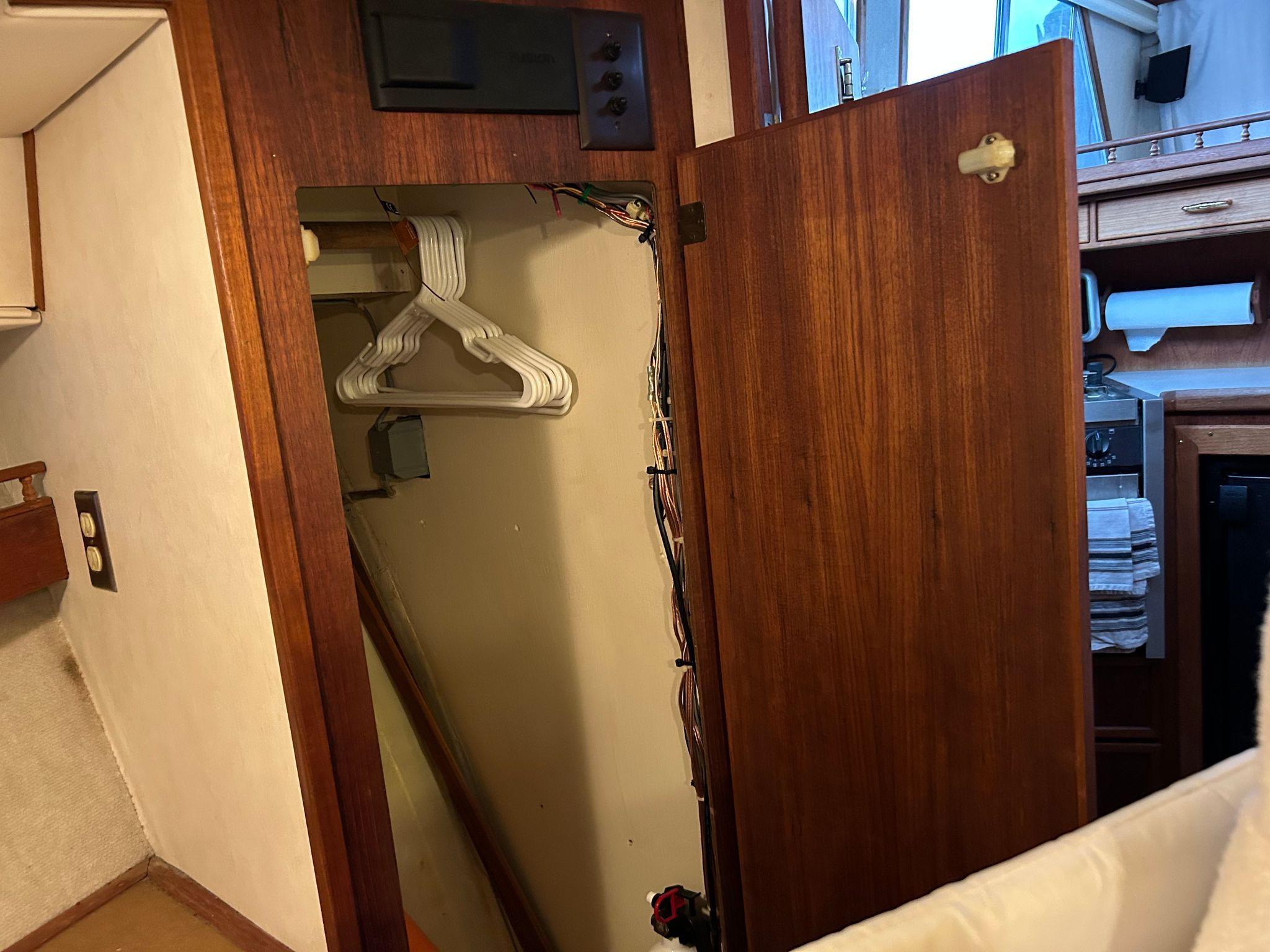 1981 Uniflite 32 Sport Sedan Yates a motor en venta - YachtWorld