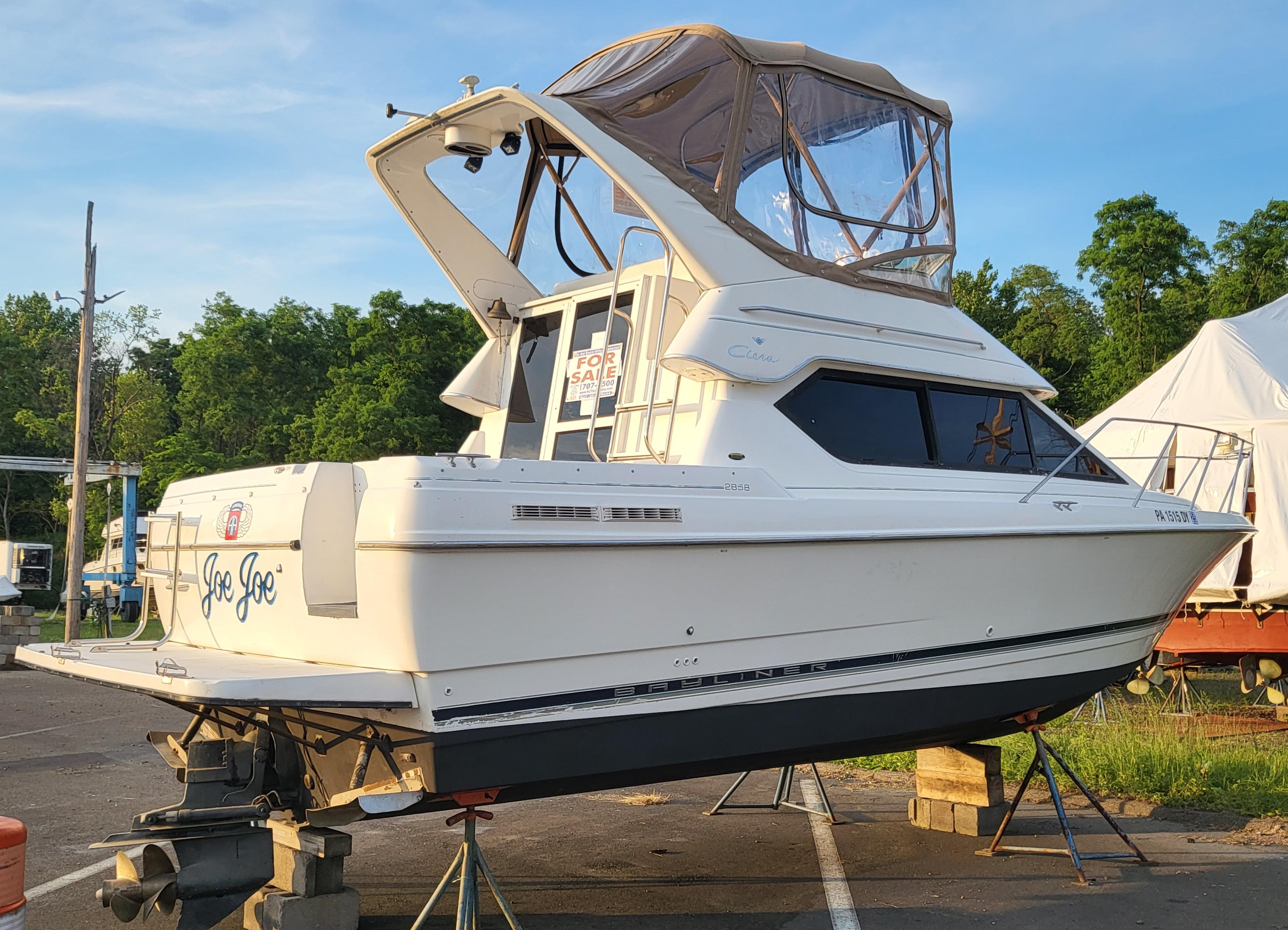 1999 Bayliner 2858 Ciera Command Bridge Flybridge for sale - YachtWorld