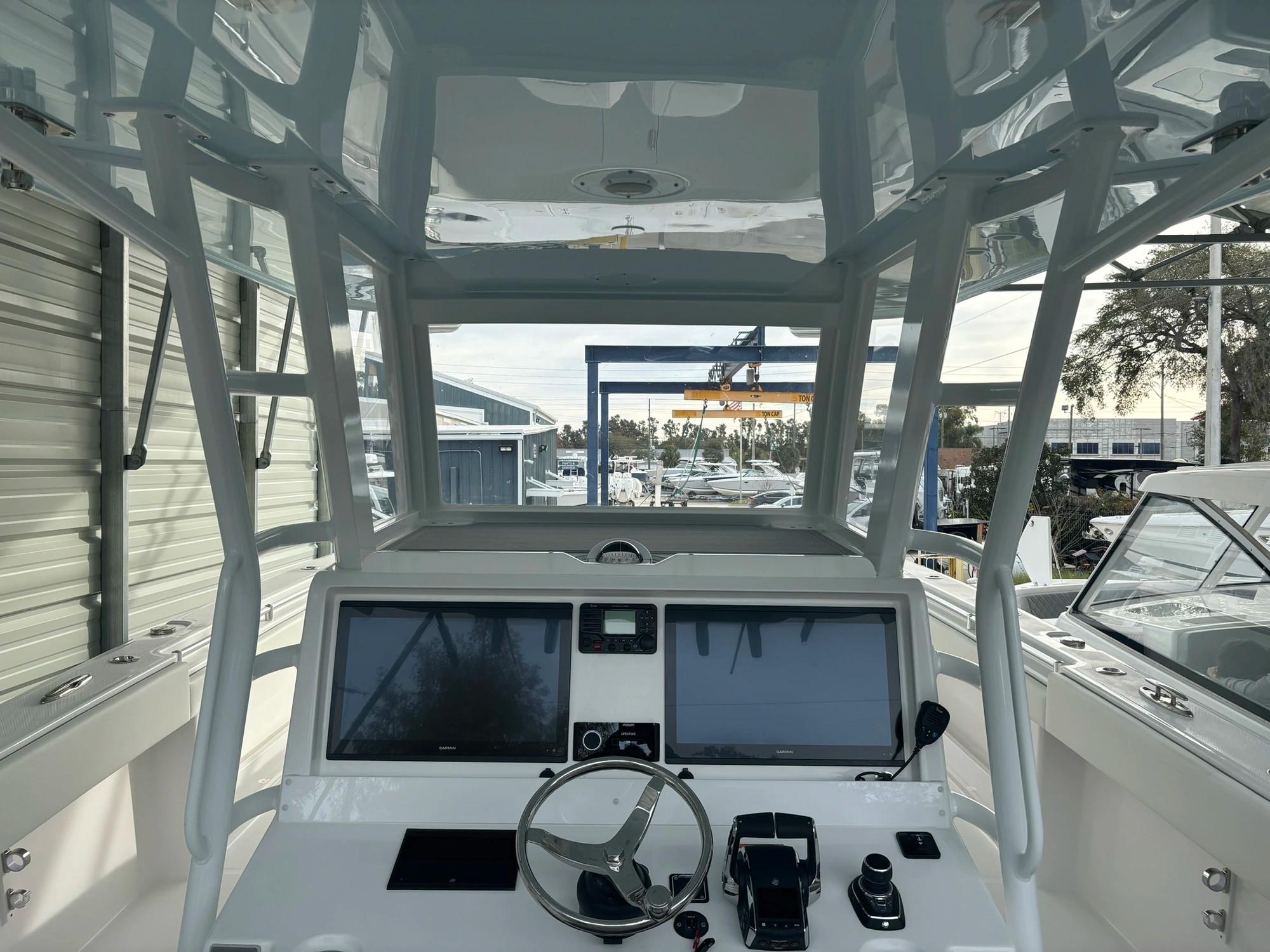 2024 Invincible 37 Catamaran Center Console Boote Kaufen - YachtWorld