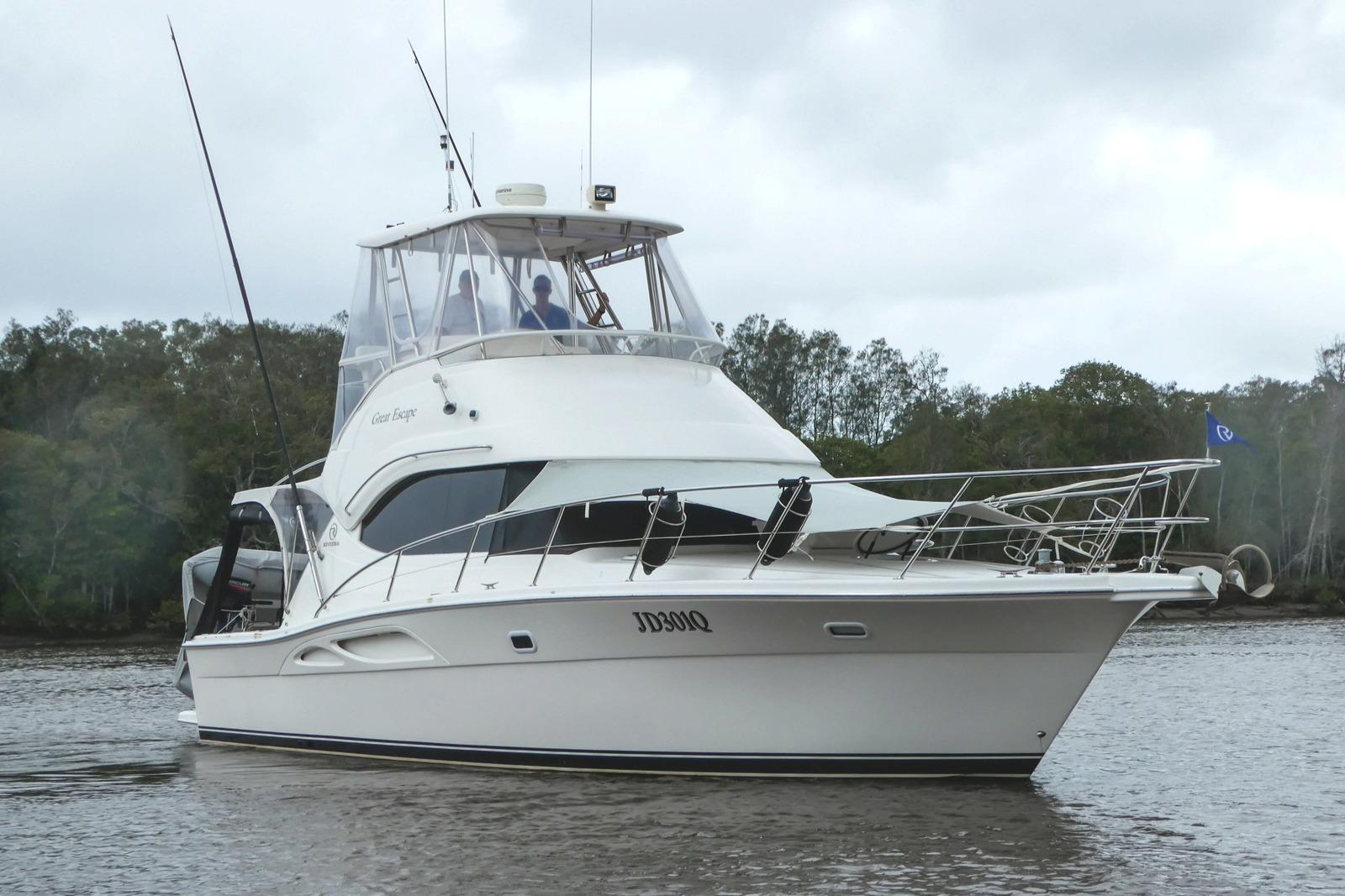 2006 Riviera 37 Flybridge Flybridge for sale - YachtWorld