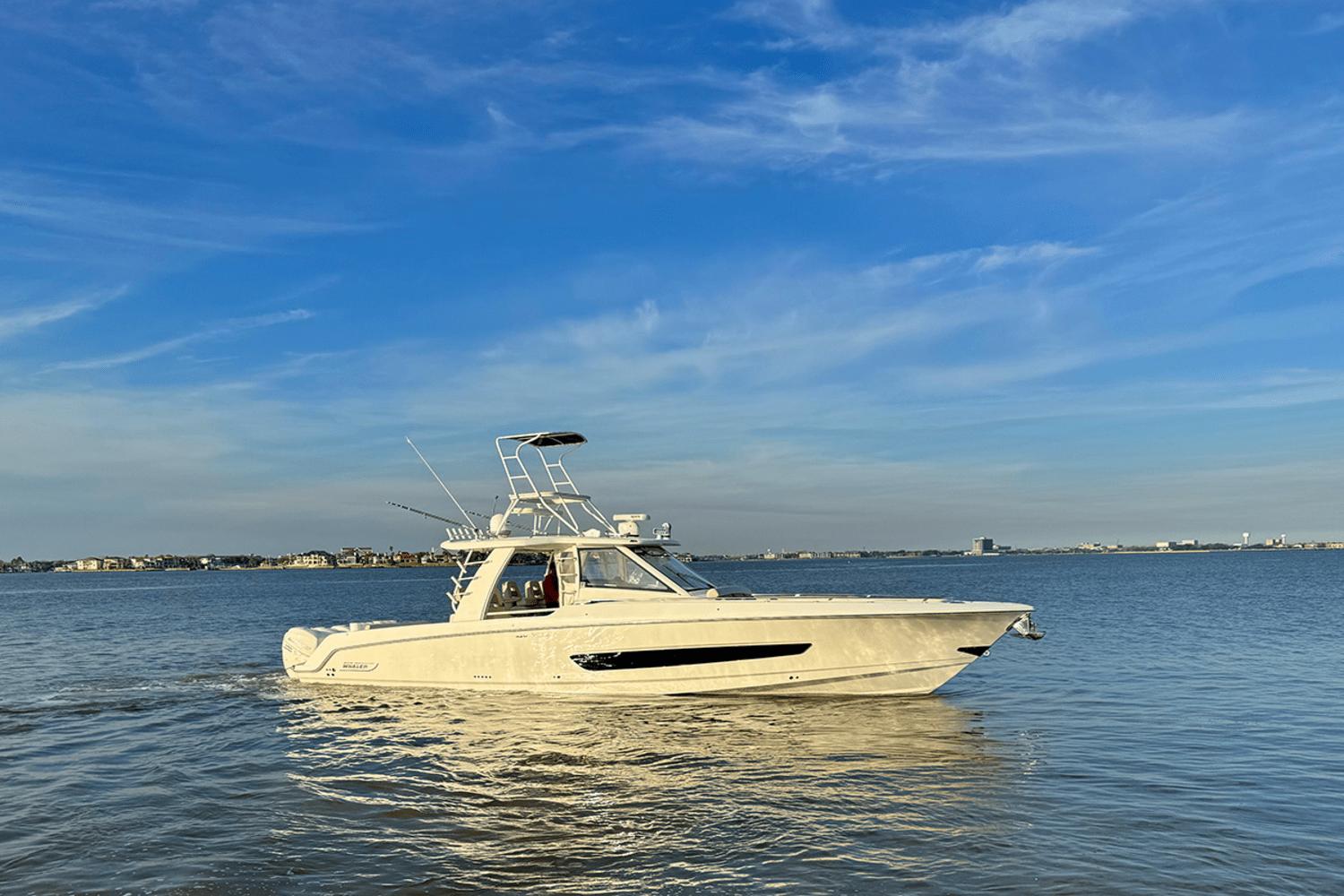 2019 Boston Whaler 420 Outrage Center Console for sale - YachtWorld