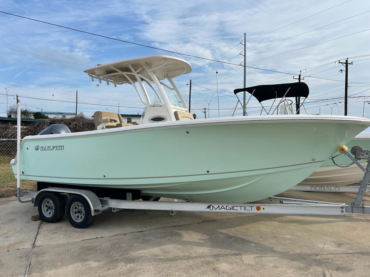 2021 Sailfish 241CC Centre Console for sale - YachtWorld