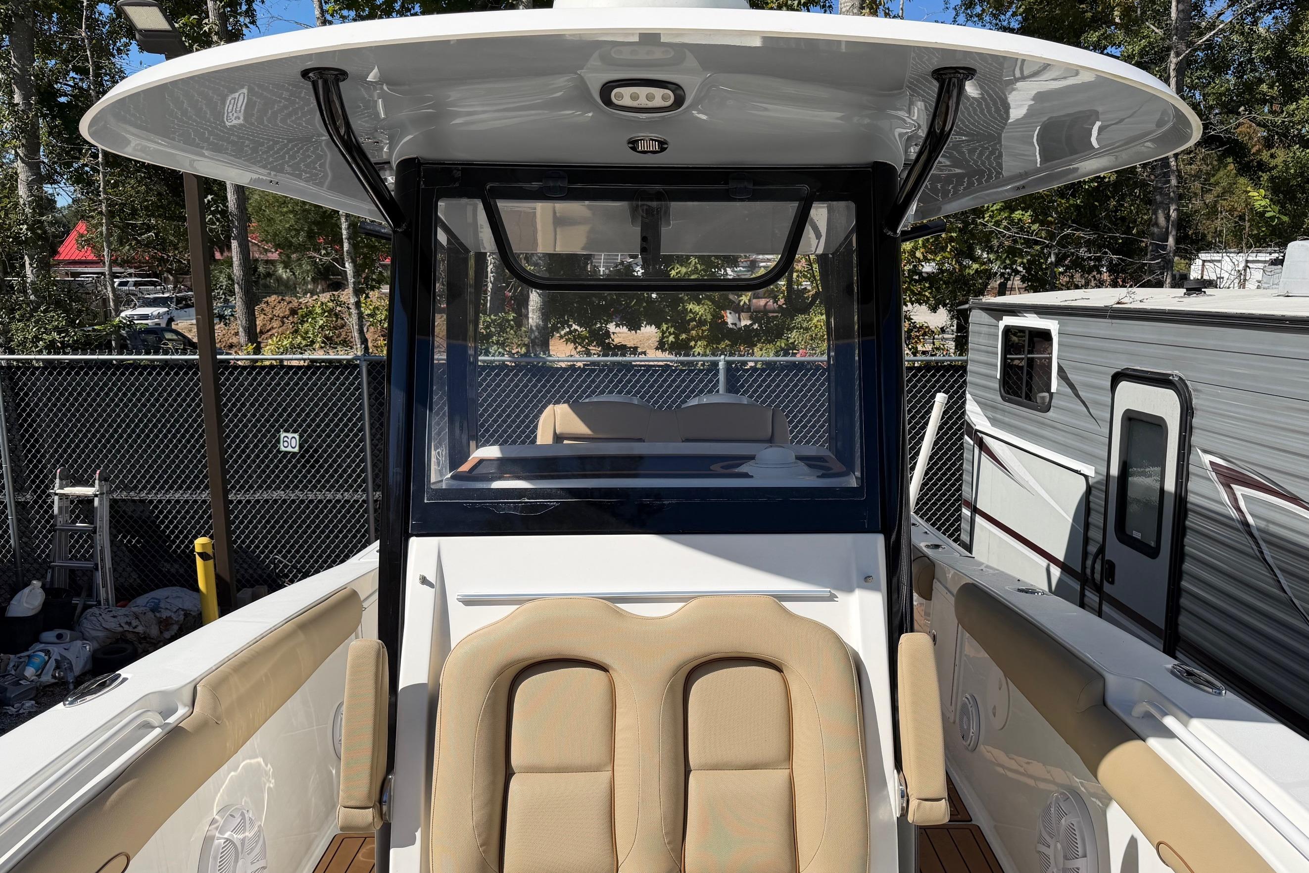 2018 Sea Hunt Gamefish 30 Coffin Box Center Console Boote Kaufen ...