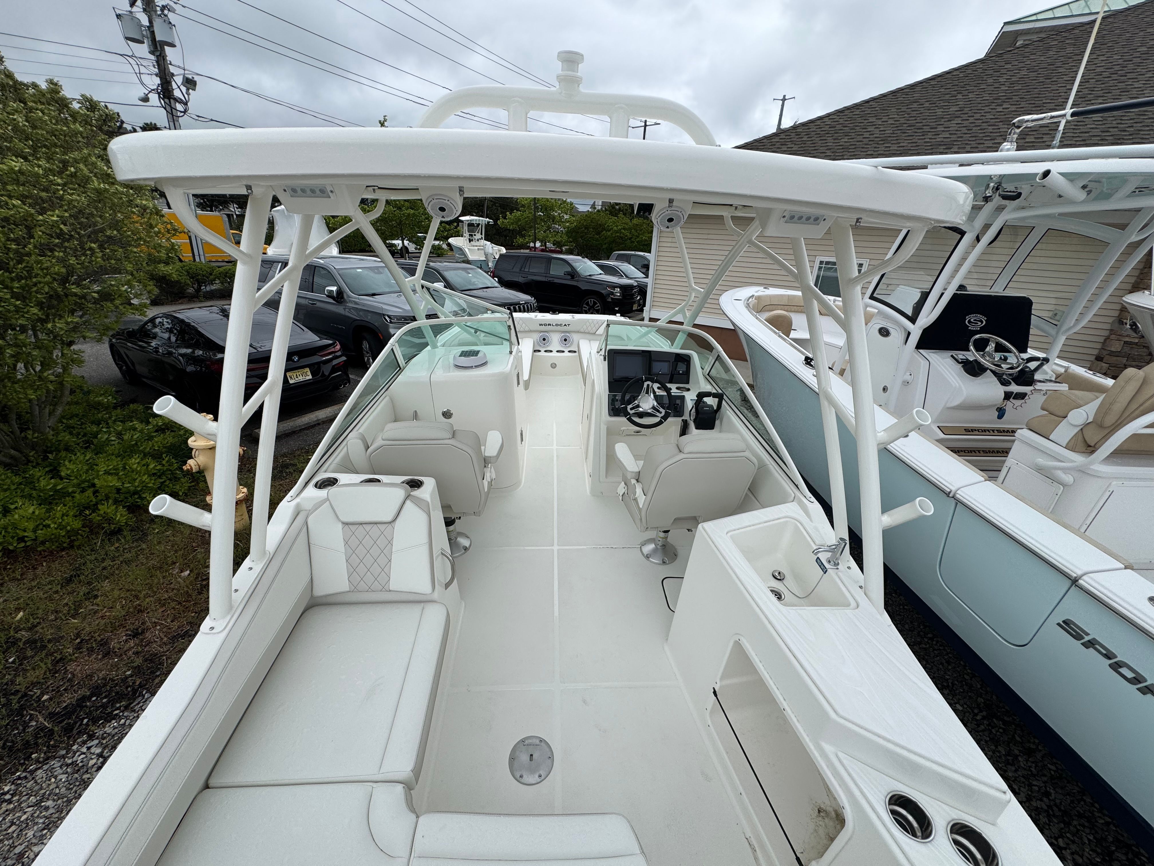 2025 World Cat 230 SD Dual Console for sale - YachtWorld