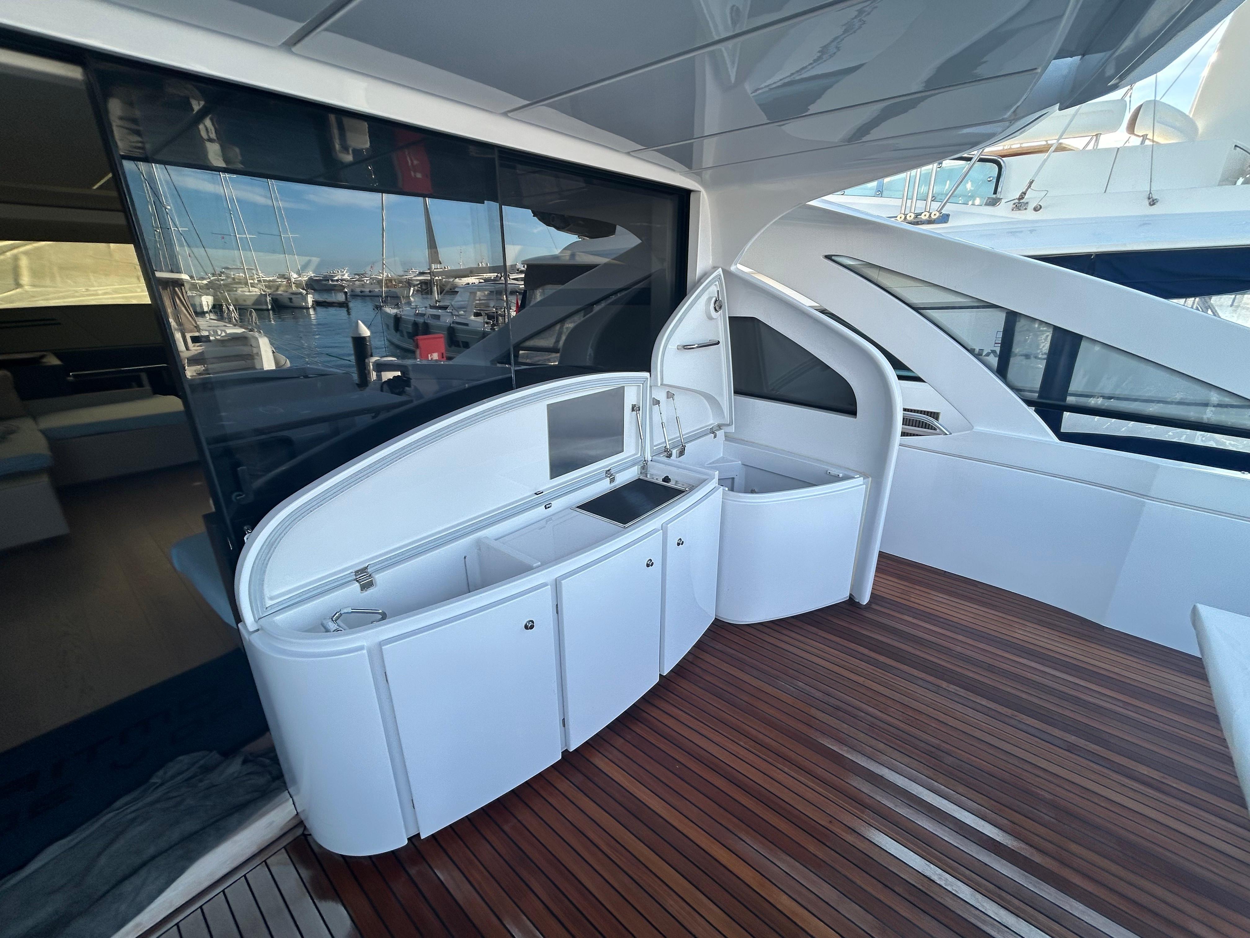 2015 Pershing 70 Motor Yacht for sale - YachtWorld