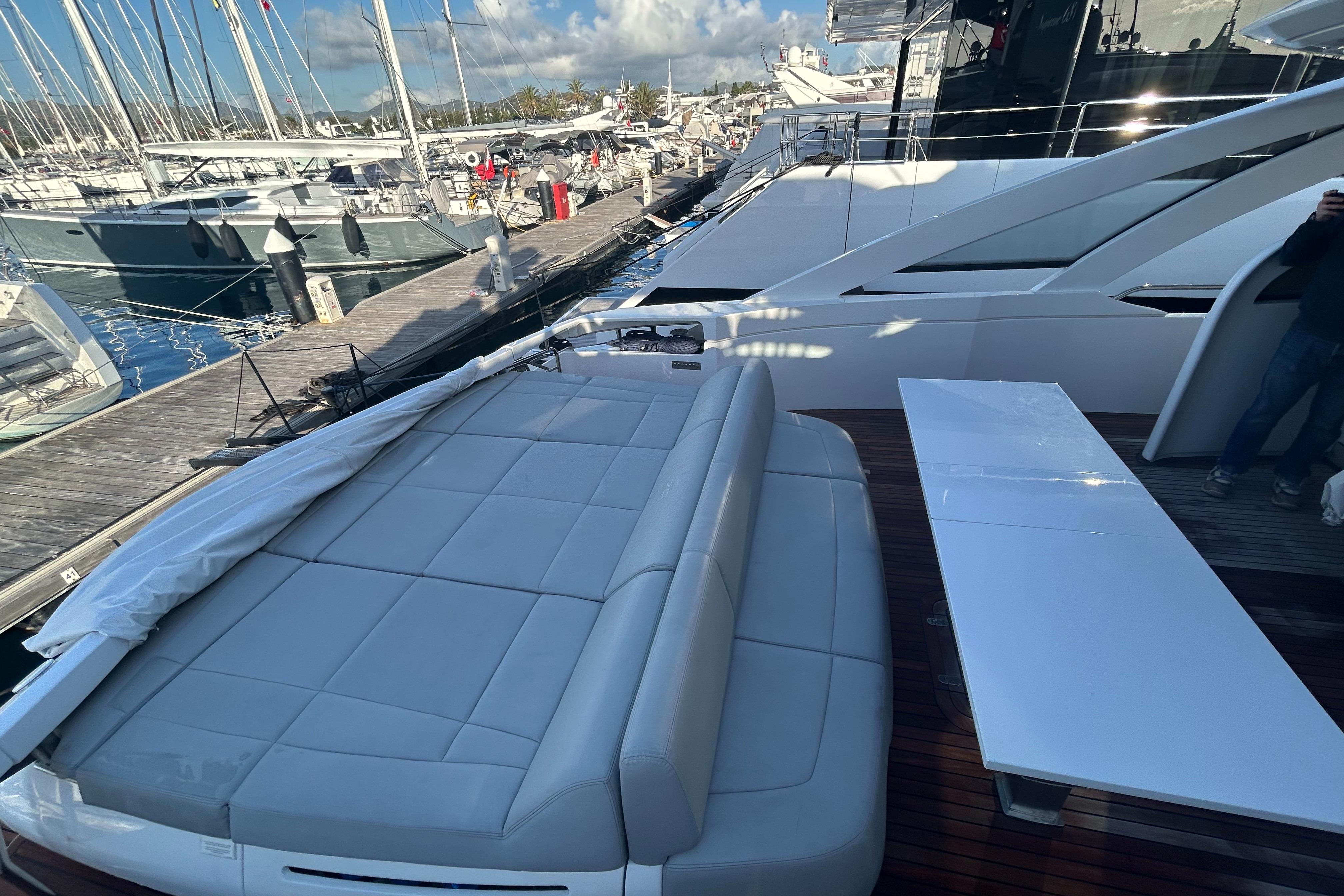 2015 Pershing 70 Motor Yacht for sale - YachtWorld