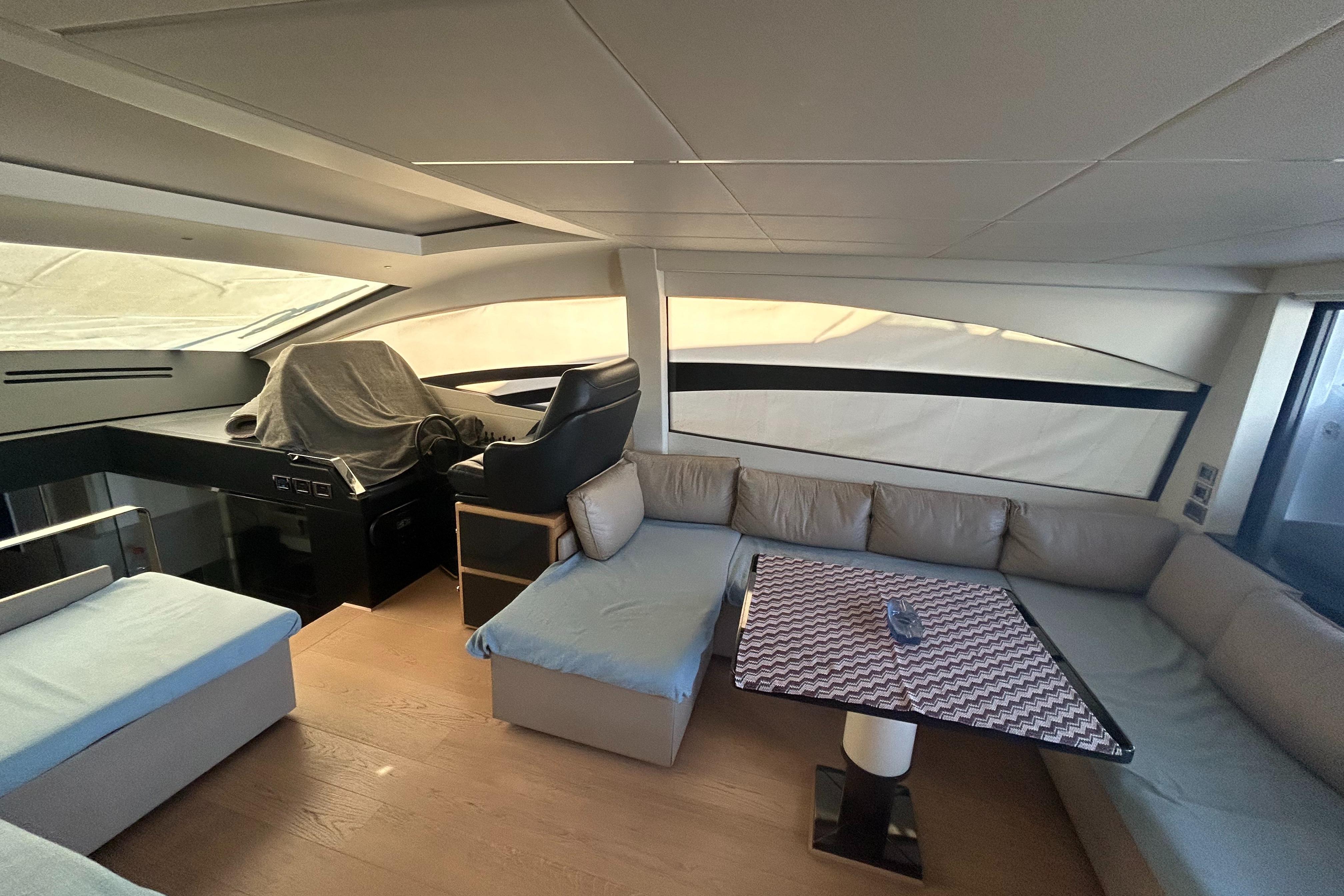 2015 Pershing 70 Motorjachten en Motorkruisers te koop- YachtWorld