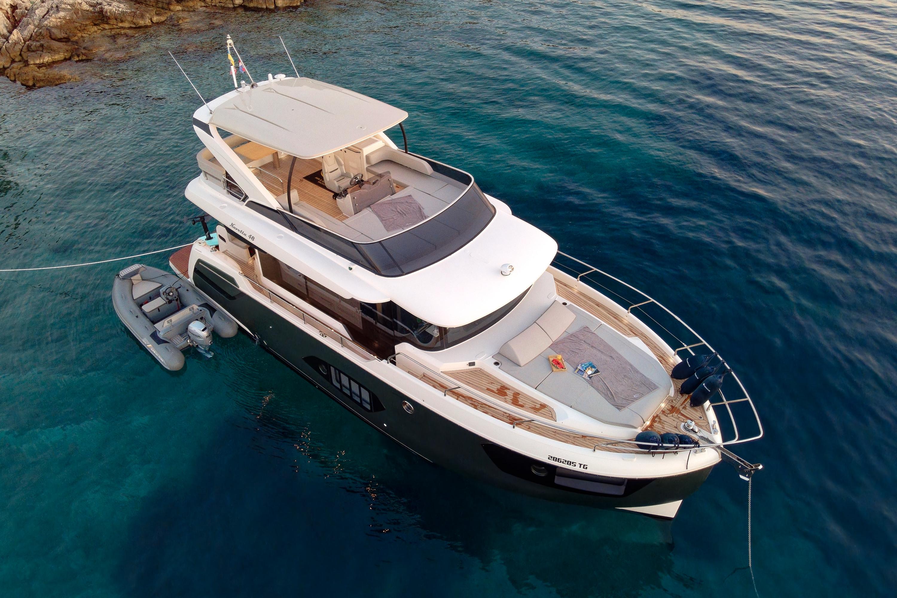 New 2024 Absolute 48 Navetta | TopBoats
