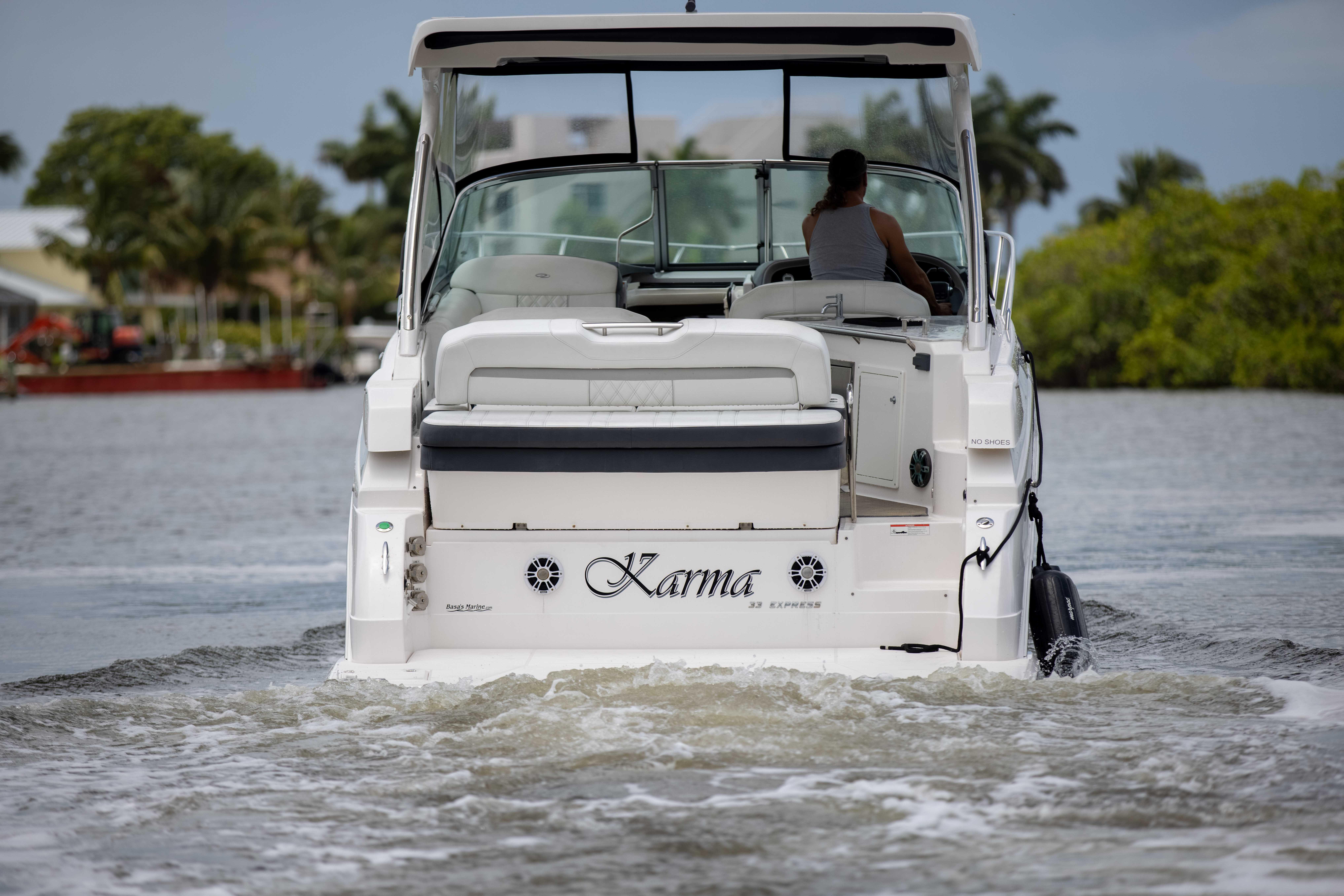 2019 Regal 33 Express Express Cruiser for sale - YachtWorld