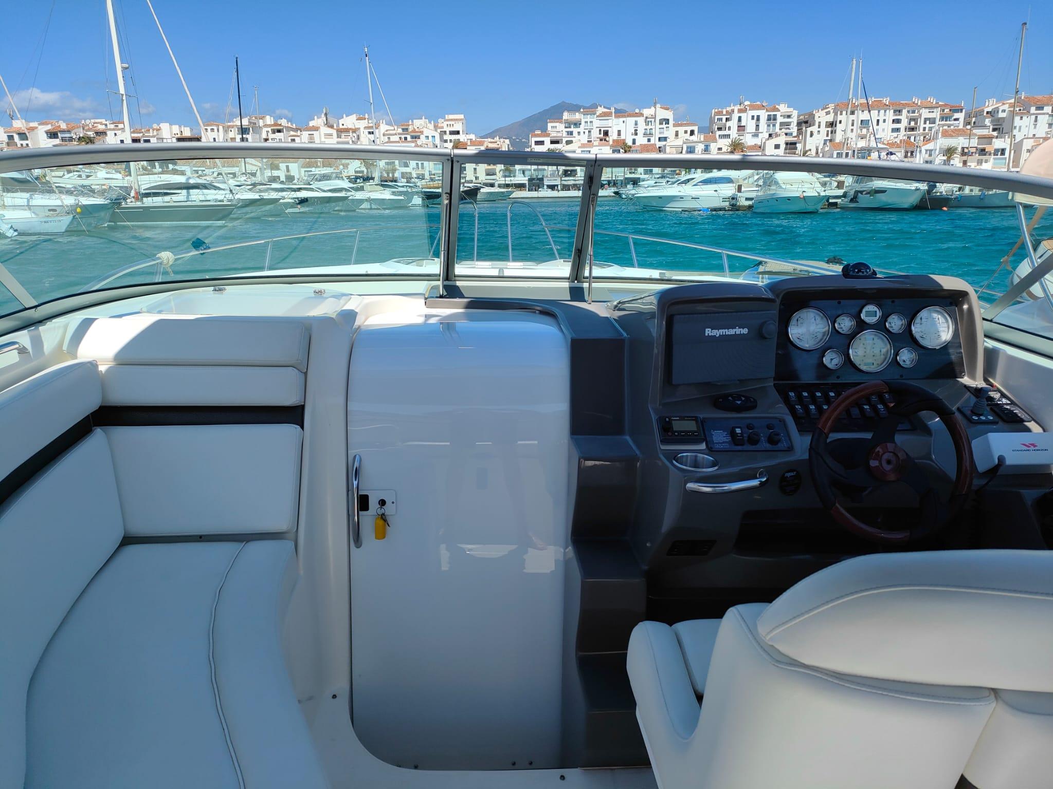 2014 Rinker 310 Express Cruiser Cruiser for sale - YachtWorld