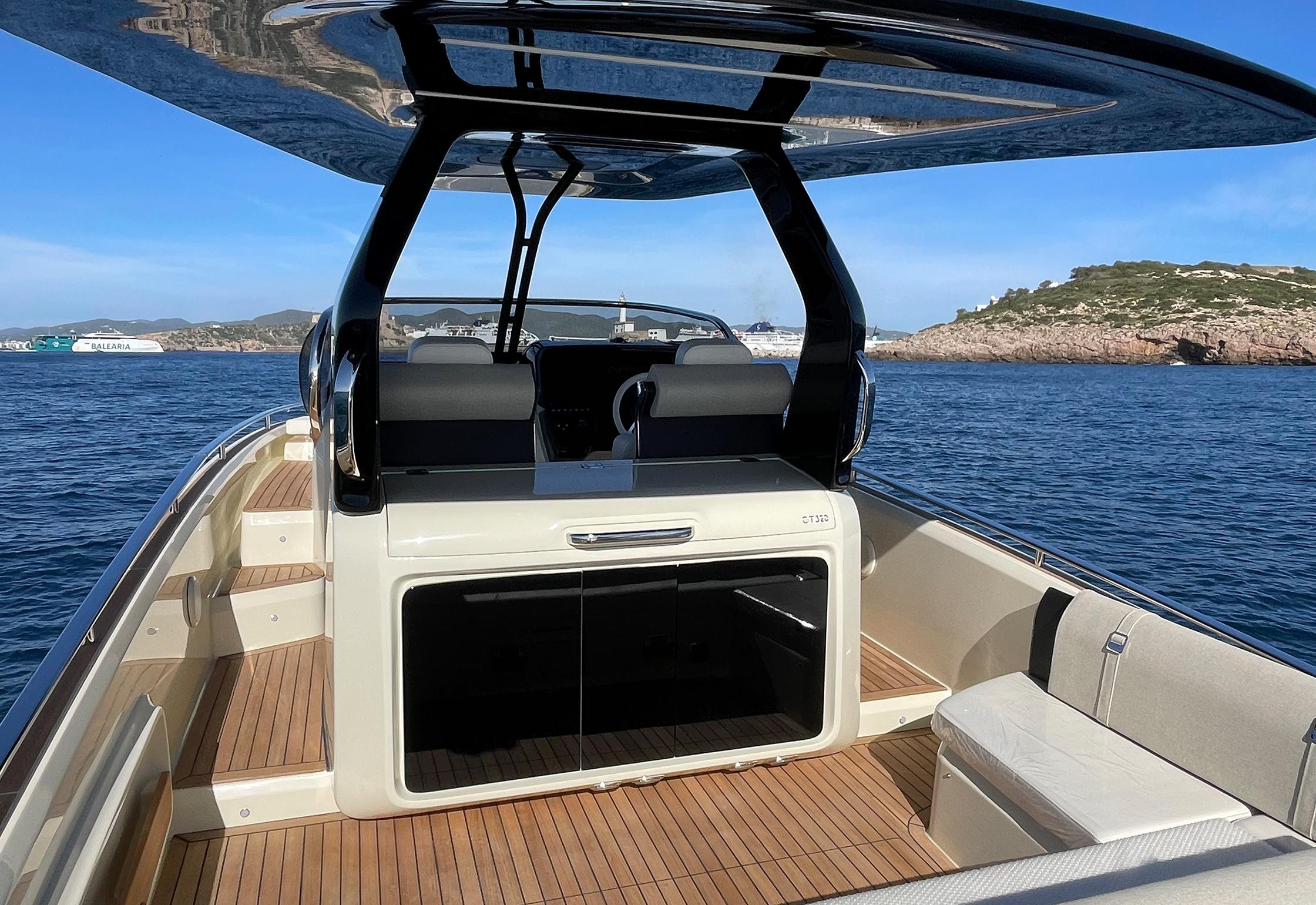 2023 Invictus 320 GT Motor Yachts for sale - YachtWorld