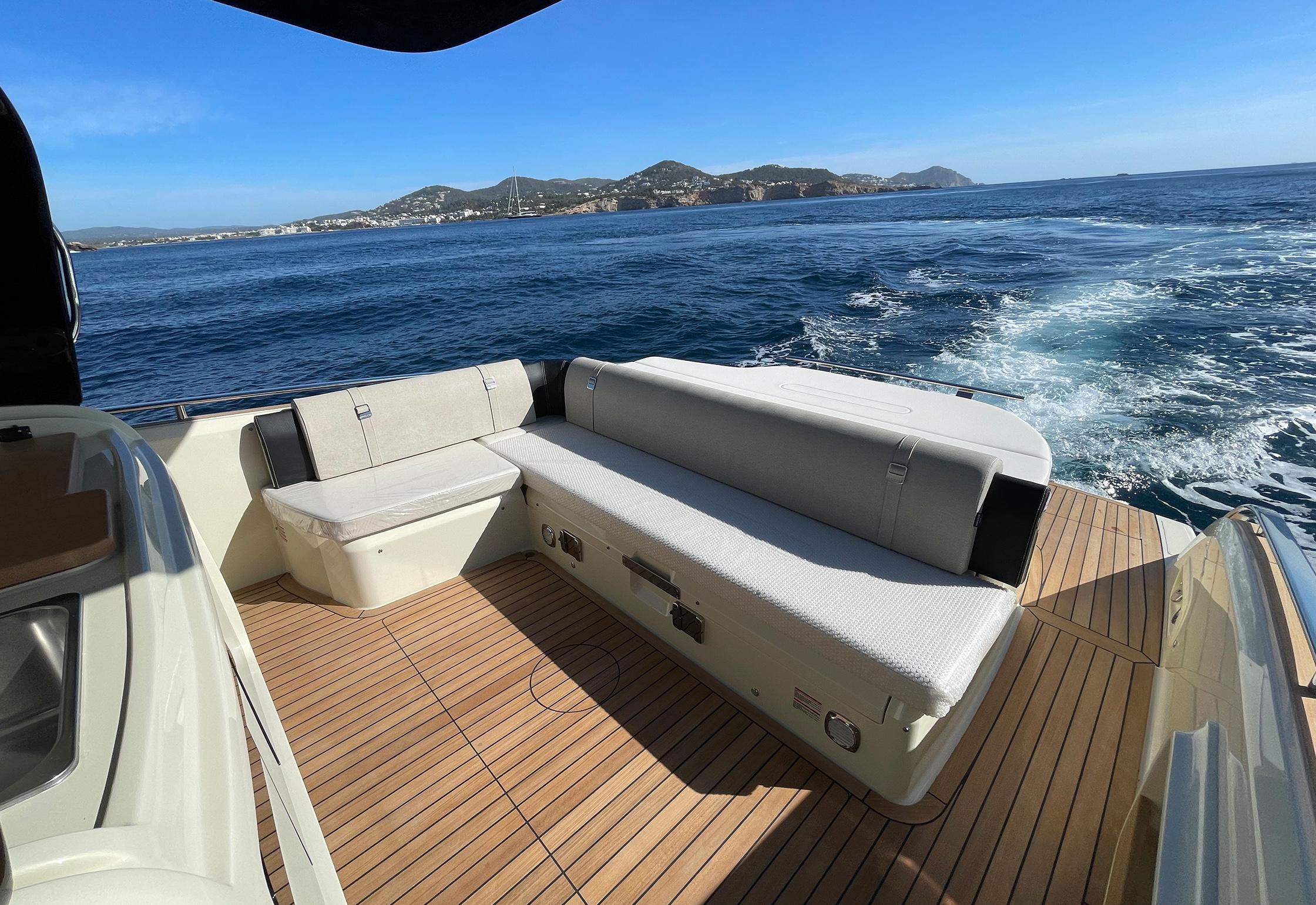 2023 Invictus 320 GT Motor Yachts for sale - YachtWorld