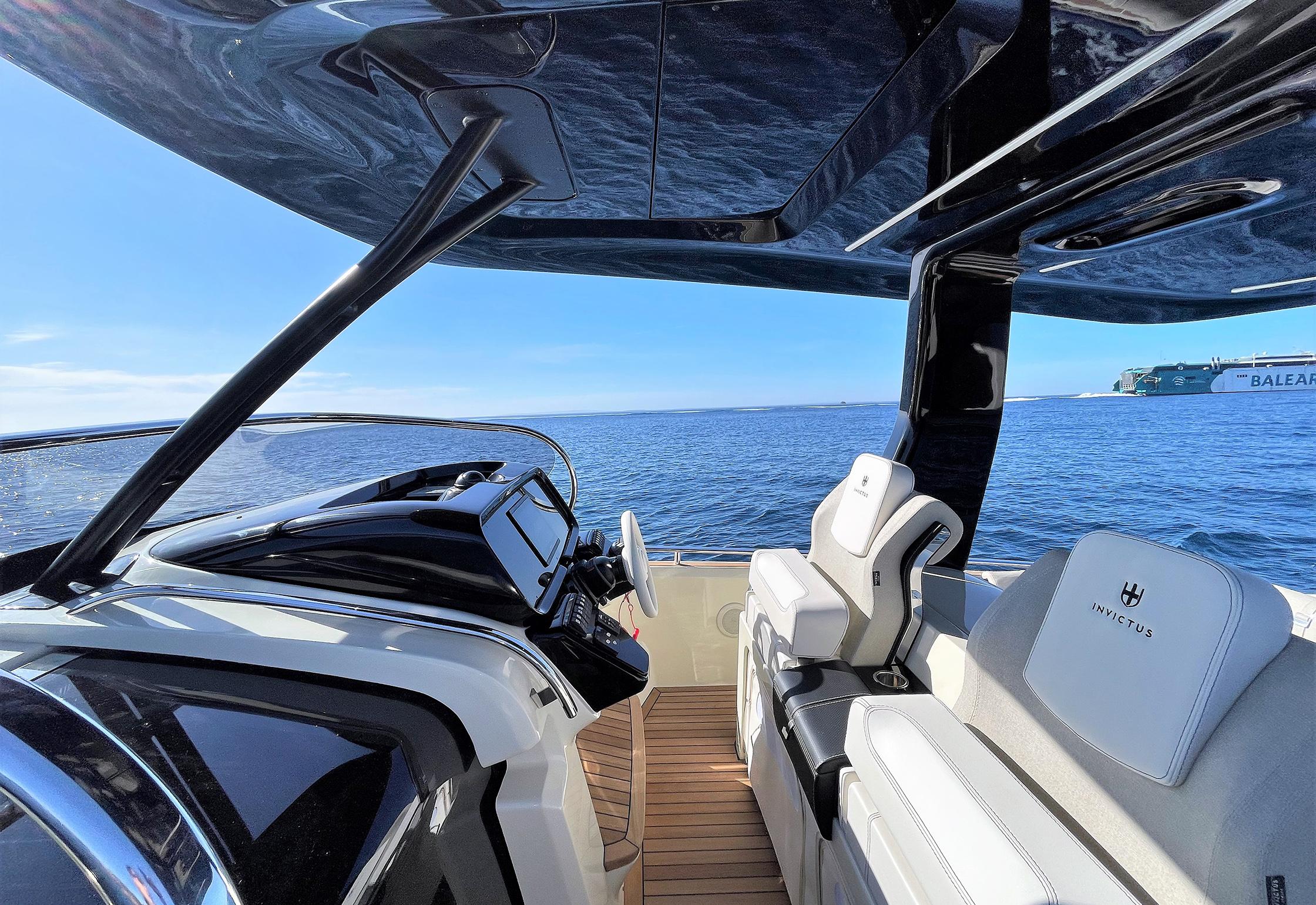 2023 Invictus 320 GT Motor Yachts for sale - YachtWorld