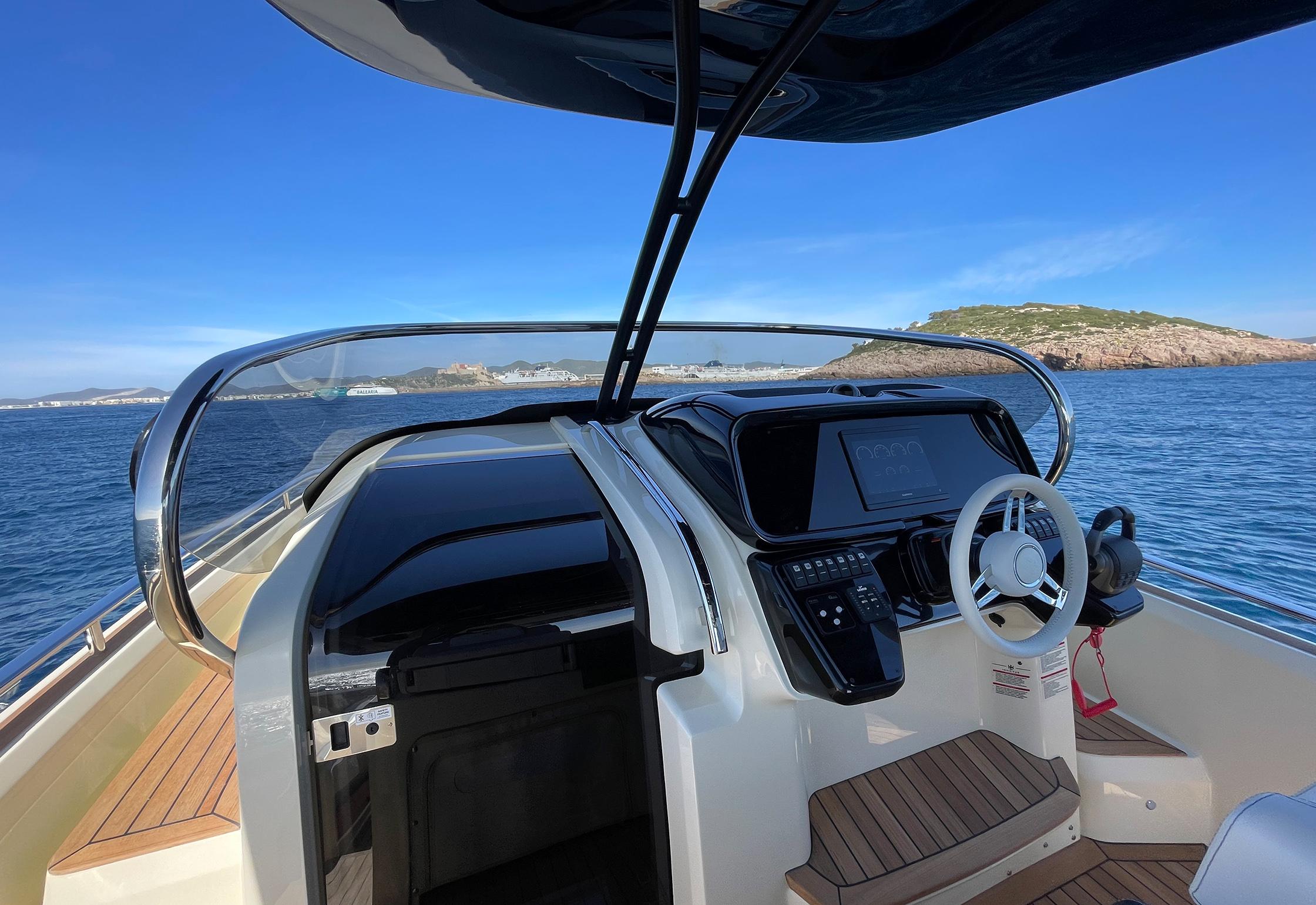 2023 Invictus 320 GT Motor Yachts for sale - YachtWorld