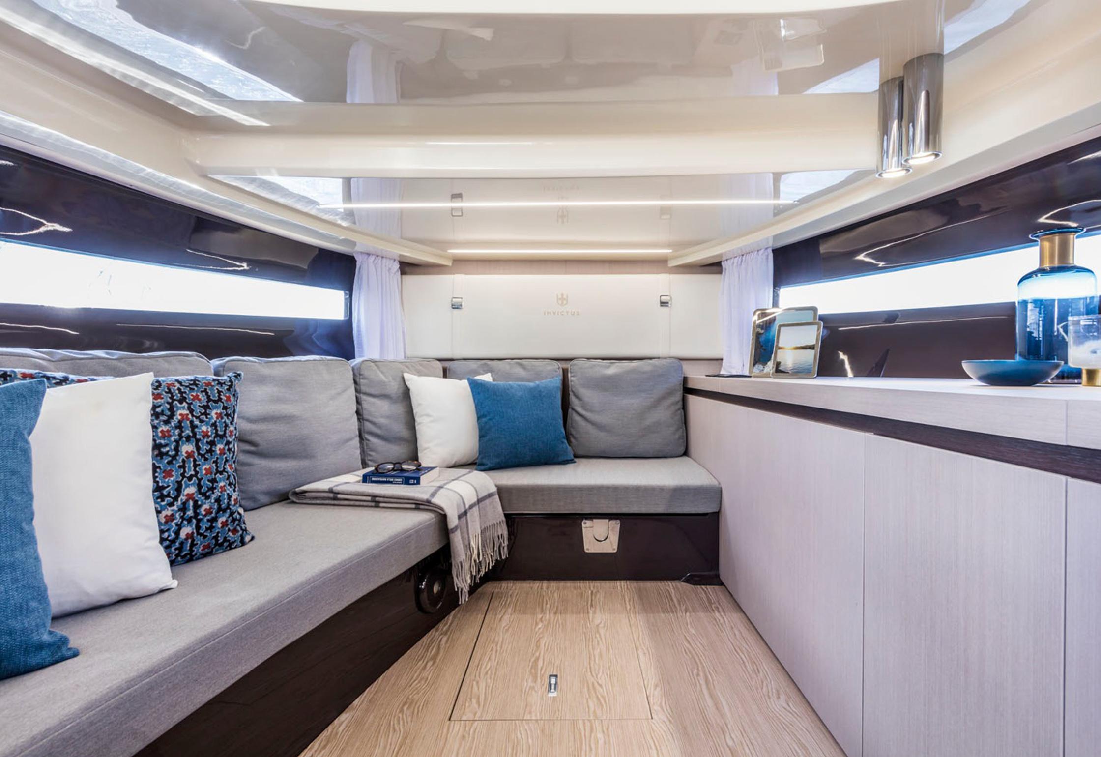 2023 Invictus 320 GT Motor Yachts for sale - YachtWorld