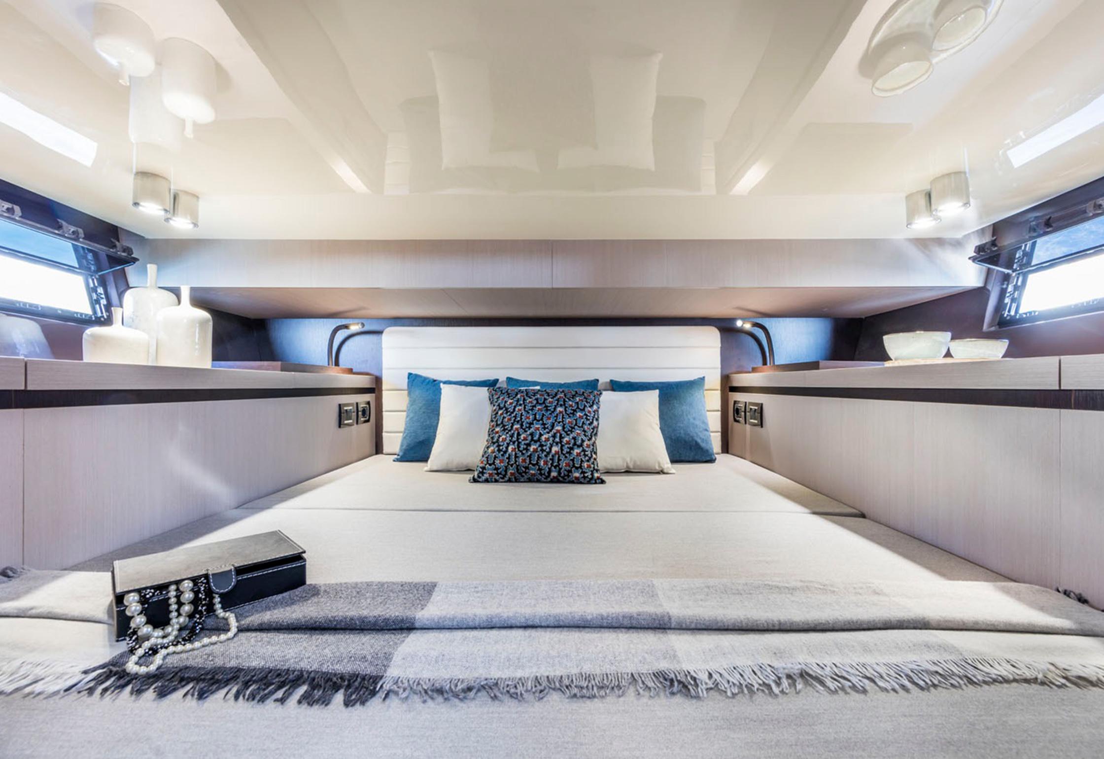 2023 Invictus 320 GT Motor Yachts for sale - YachtWorld