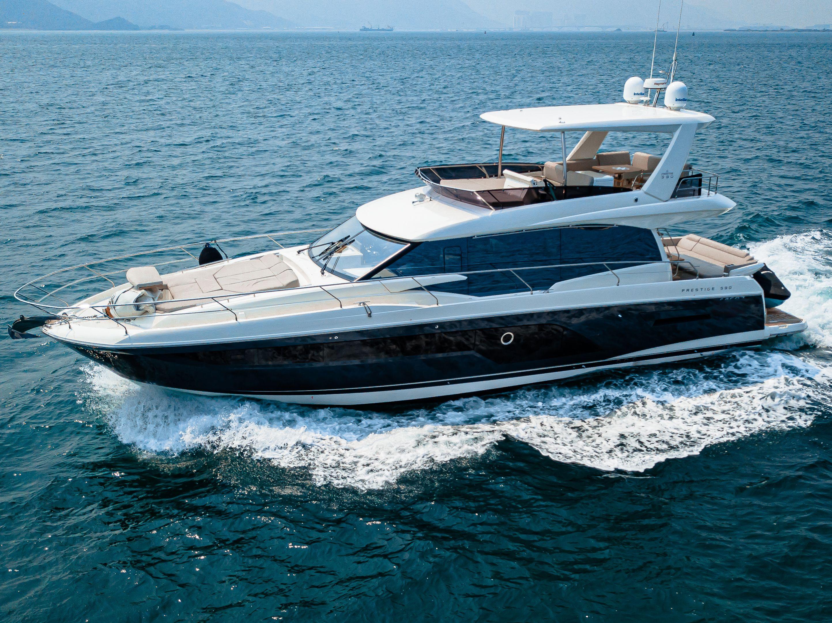 2022 Prestige 590 Flybridge for sale - YachtWorld