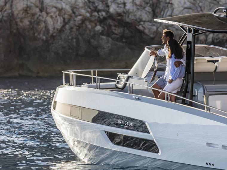 2024 Invictus INVICTUS GT 370 Motor Yachts for sale - YachtWorld