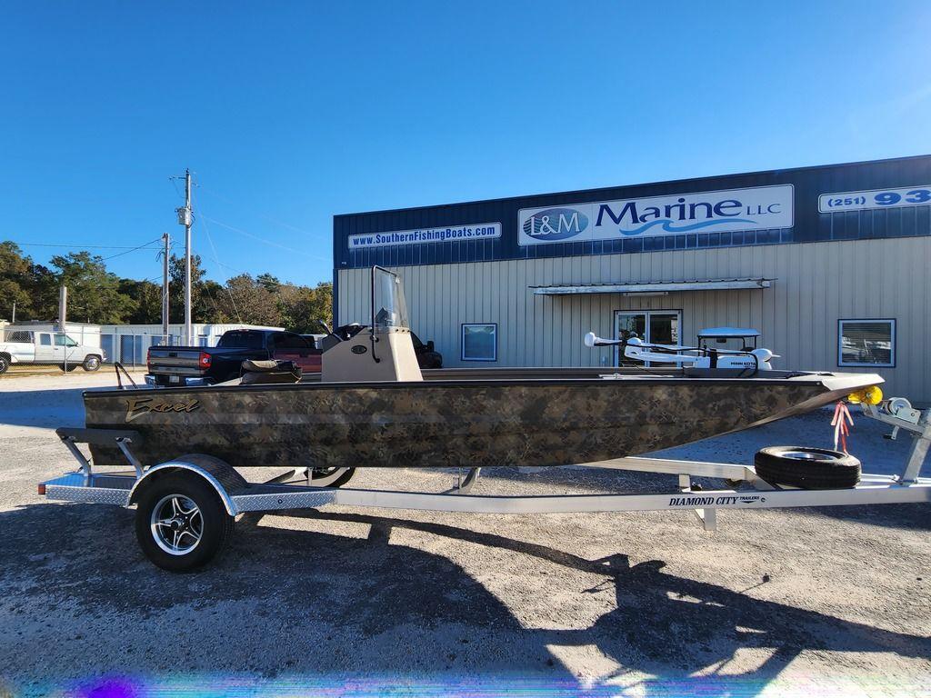 2023 Excel Stalker 1960 Center Console Barche a console centrale in ...