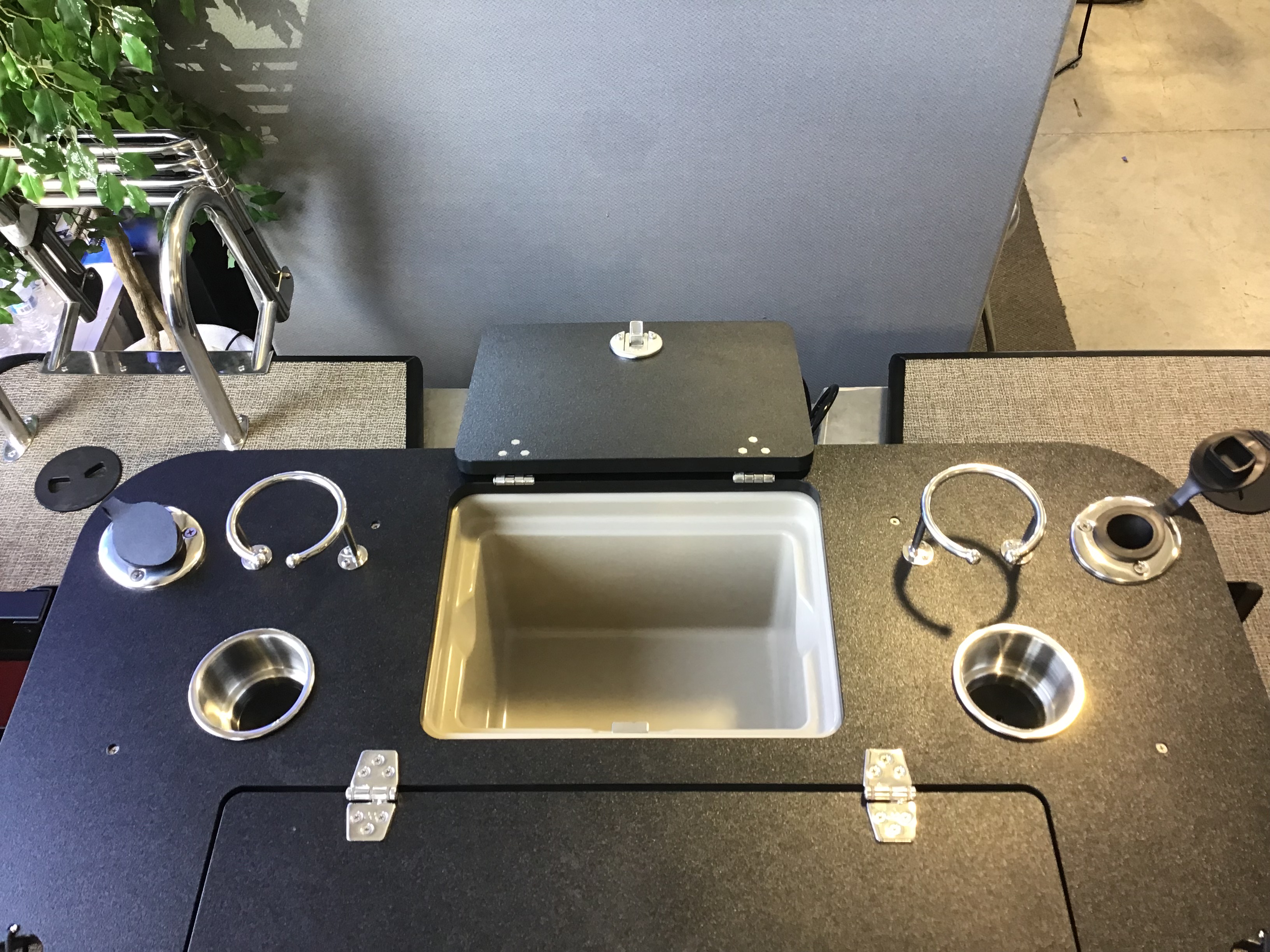 2022 Viaggio D23R Diamante Rear Fish Pontoon Boat for sale - YachtWorld