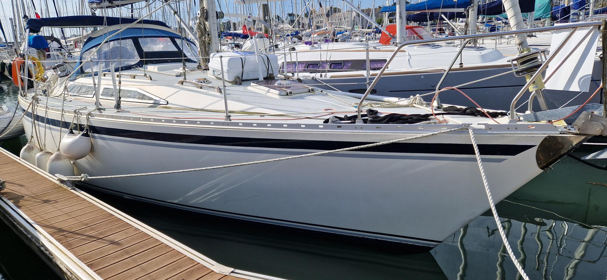 Used 1985 Moody 34 - 56 - Morbihan | YachtFocus