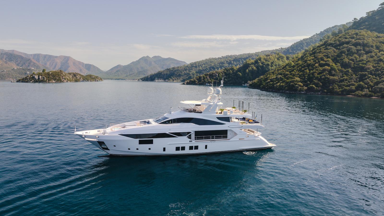 Charisma Motor Yachts Benetti for sale - YachtWorld