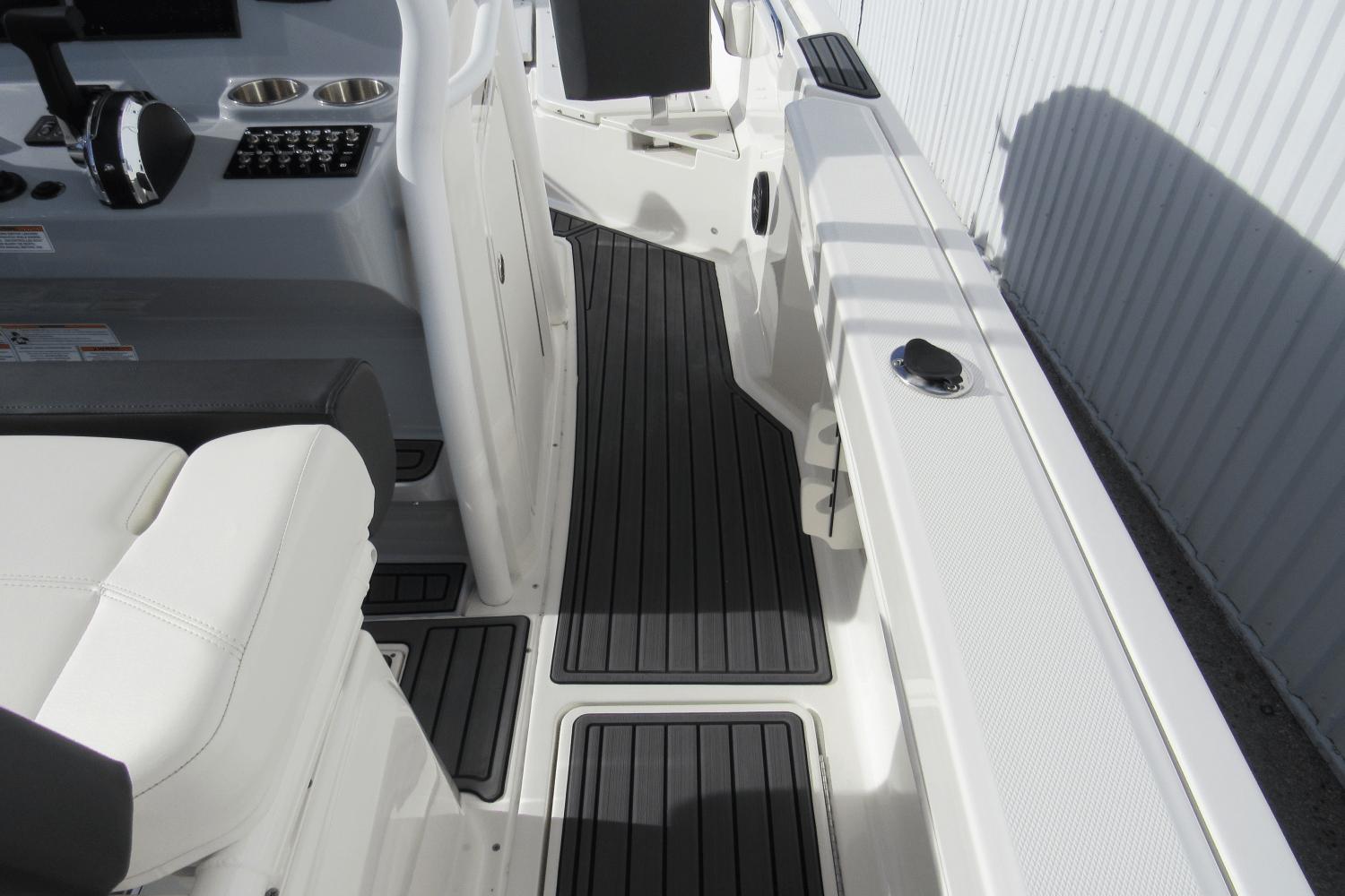 2023 Bayliner T24 CC Runabout for sale - YachtWorld