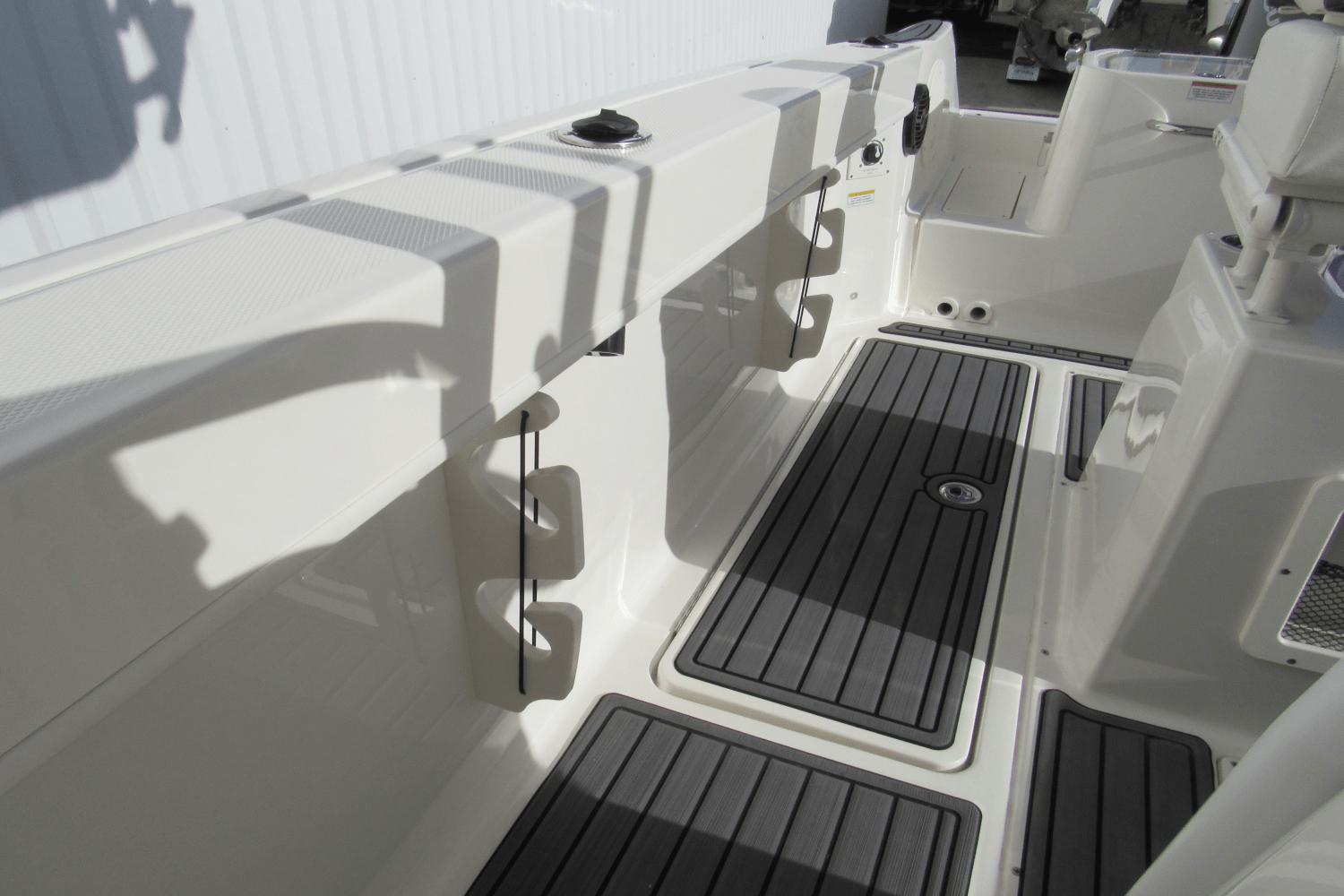 2023 Bayliner T24 CC Runabout for sale - YachtWorld