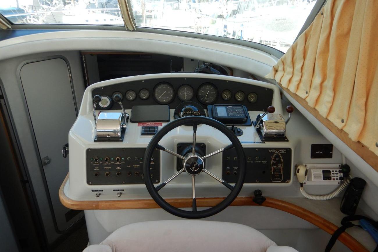 1991 Sea Ray 370 Sedan Bridge Motor Yachts for sale - YachtWorld