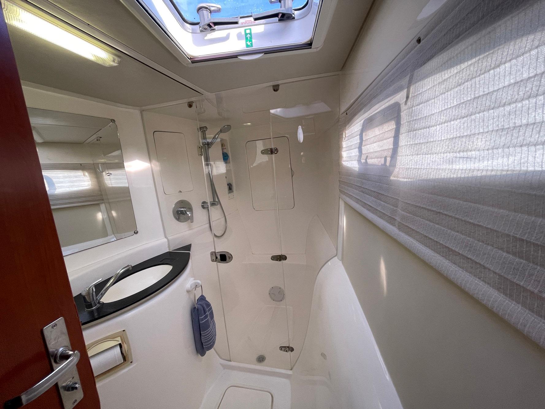 2014 Leopard 39 Powercat Power Catamaran for sale - YachtWorld