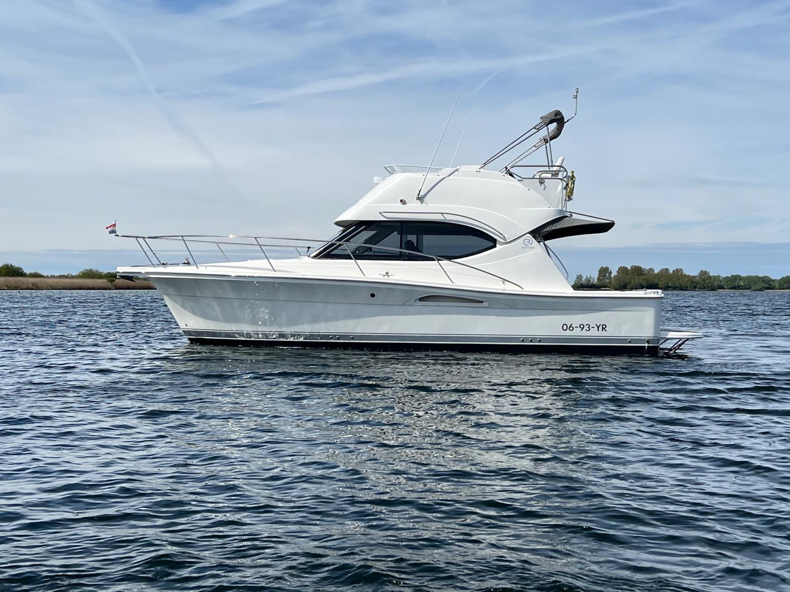 2008 Riviera 33 Flybridge Flybridge for sale - YachtWorld