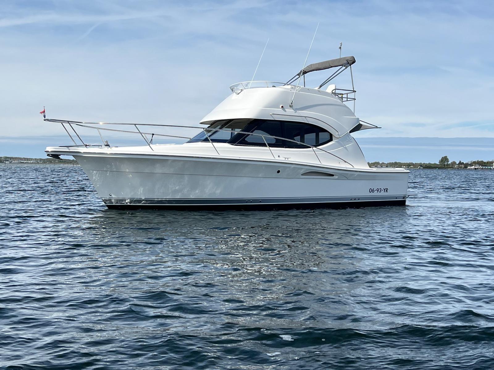 Used Riviera 33 Flybridge - iNautia