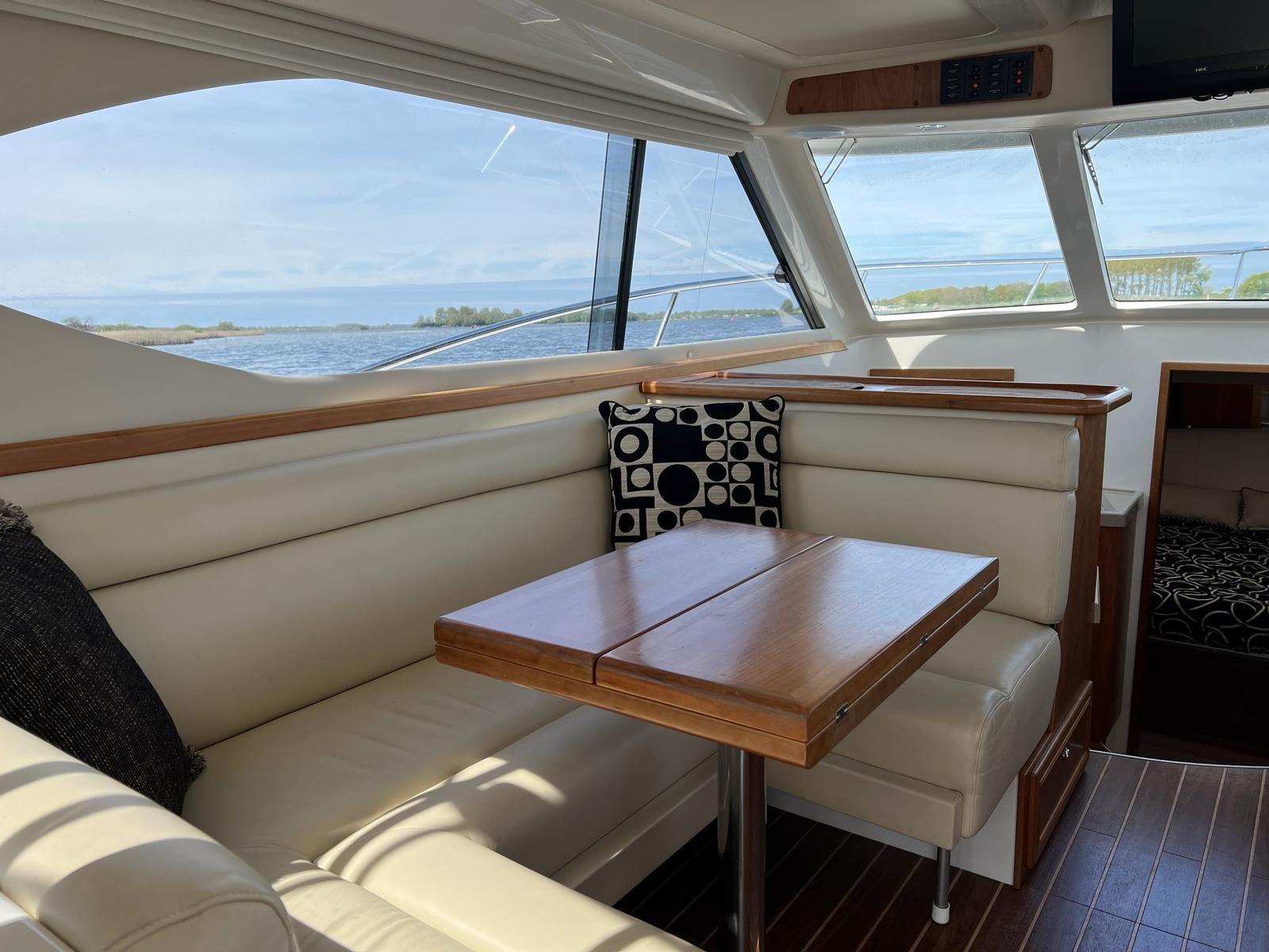 2008 Riviera 33 Flybridge Flybridge for sale - YachtWorld