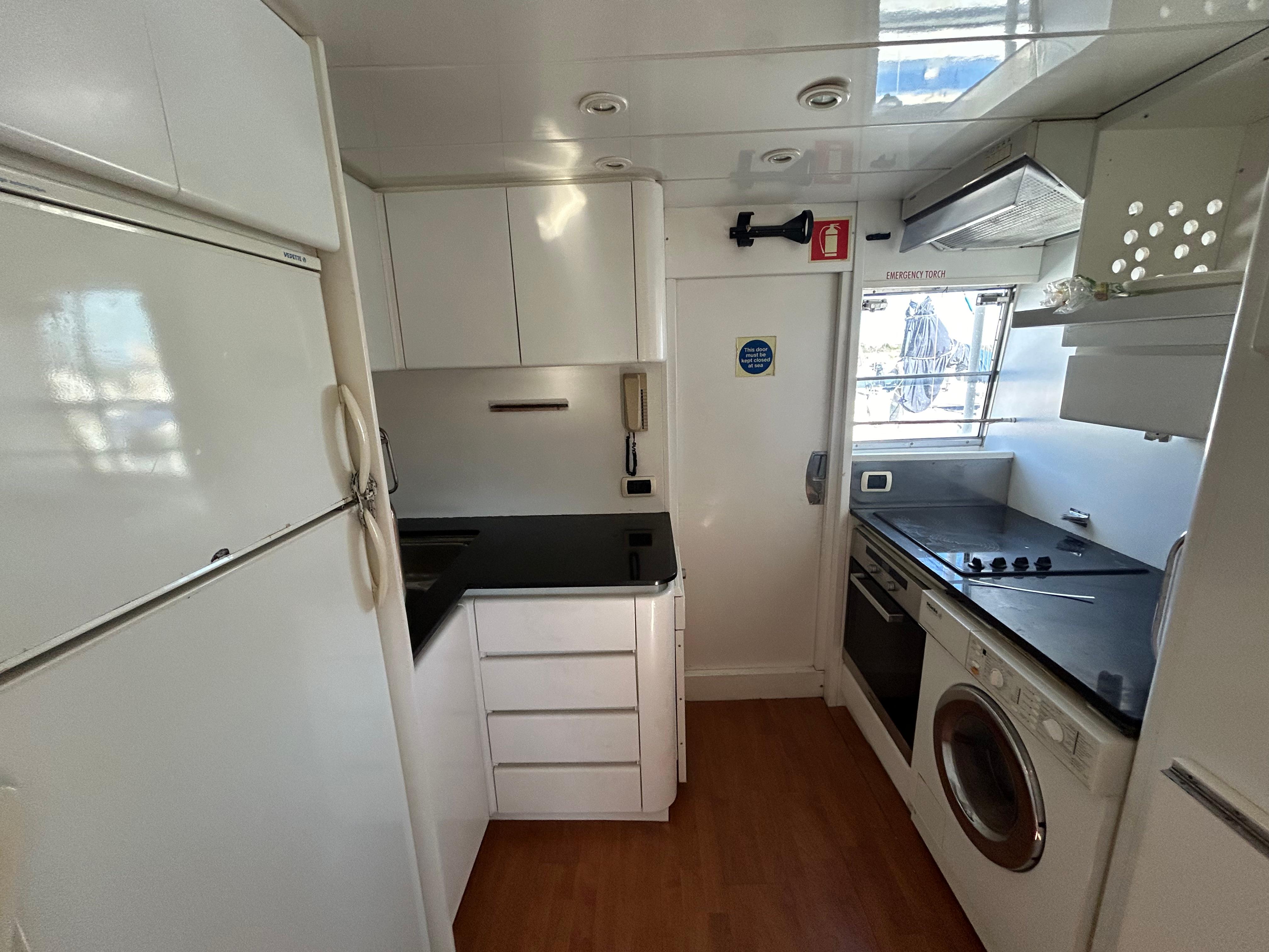 1989 Italversil Falcon 76 Flybridge for sale - YachtWorld