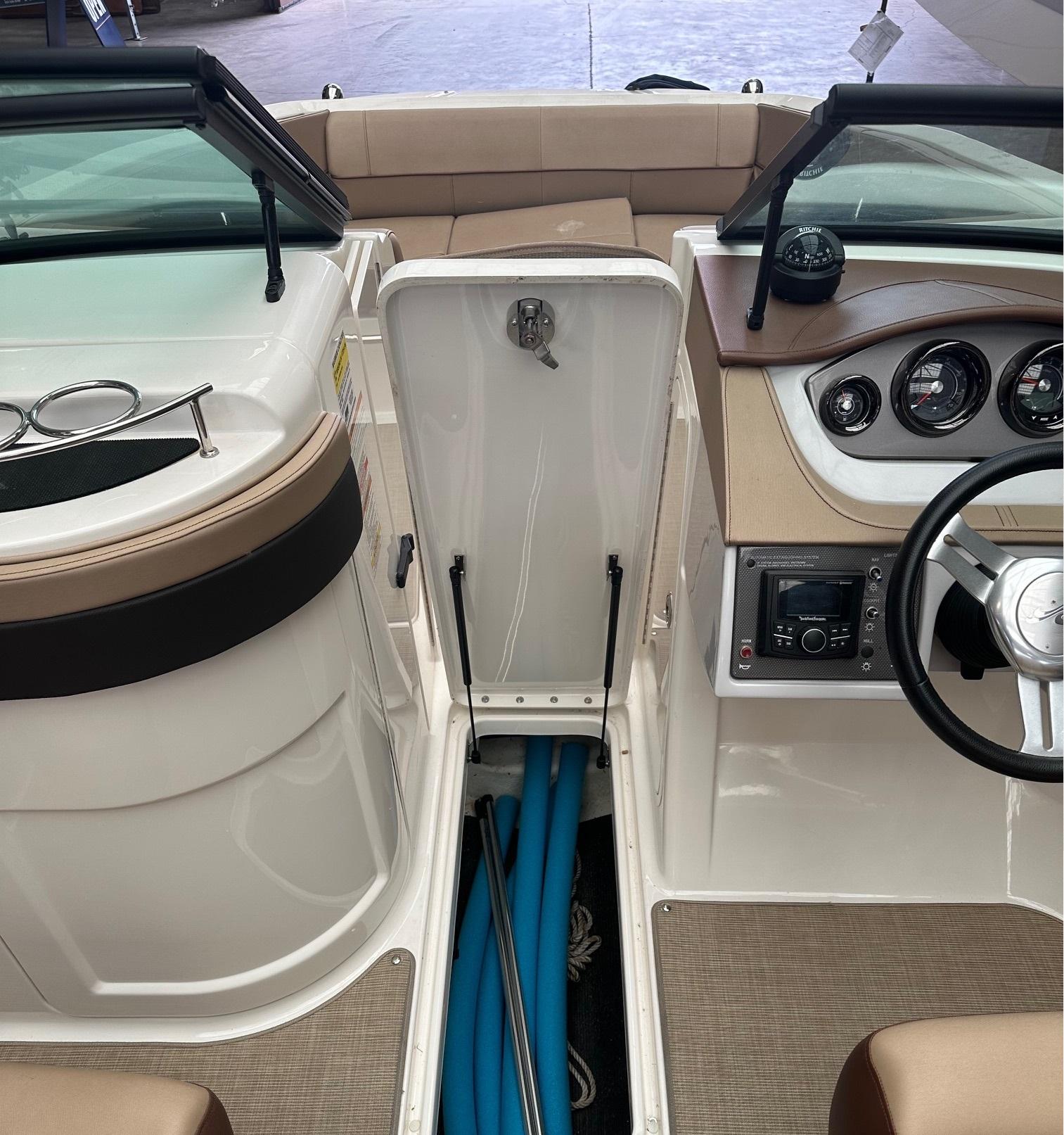 2017 Sea Ray SDX 220 Bowrider for sale - YachtWorld