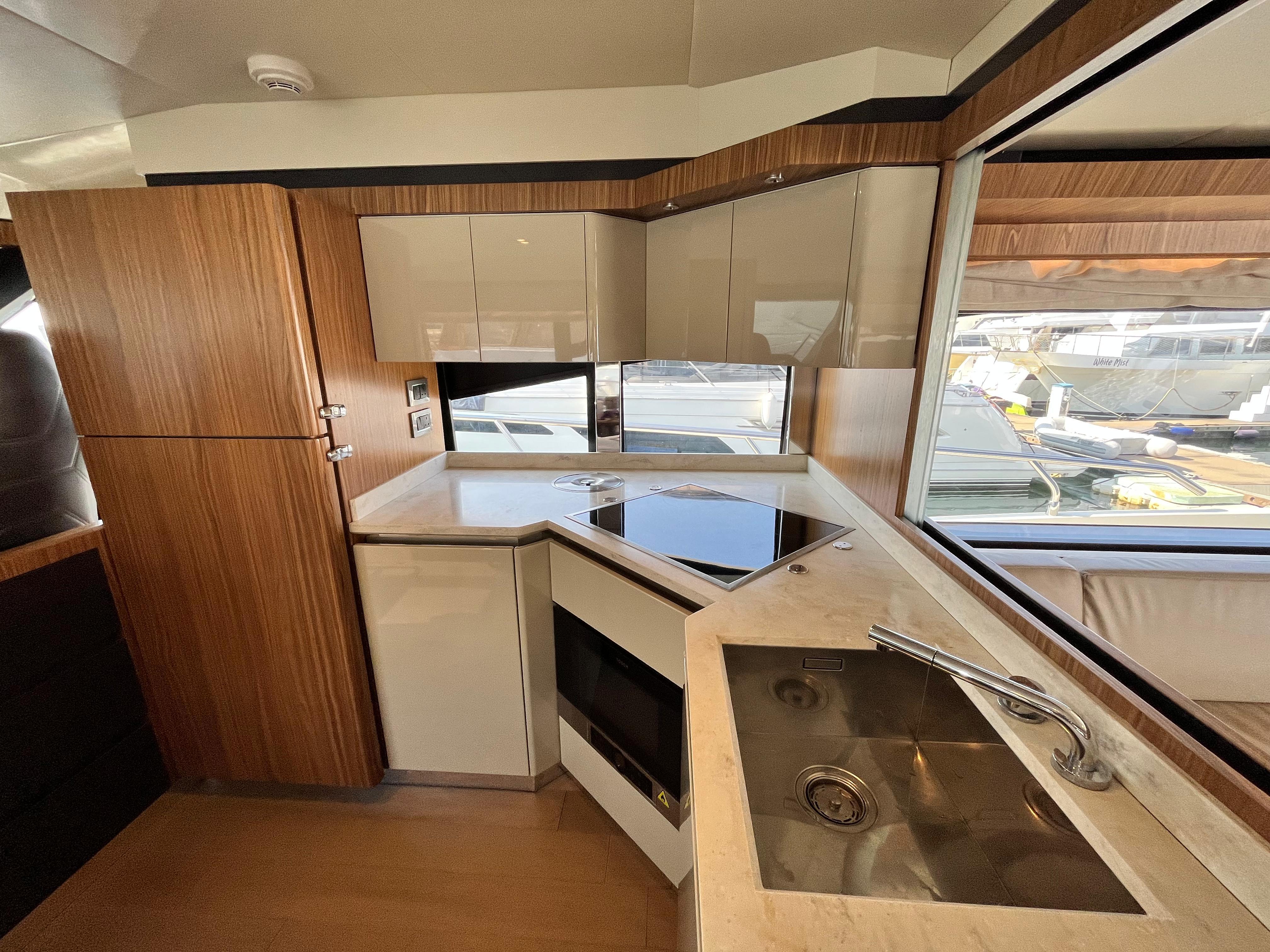 2016 Absolute ABSOLUTE 60 FLY Flybridge for sale - YachtWorld