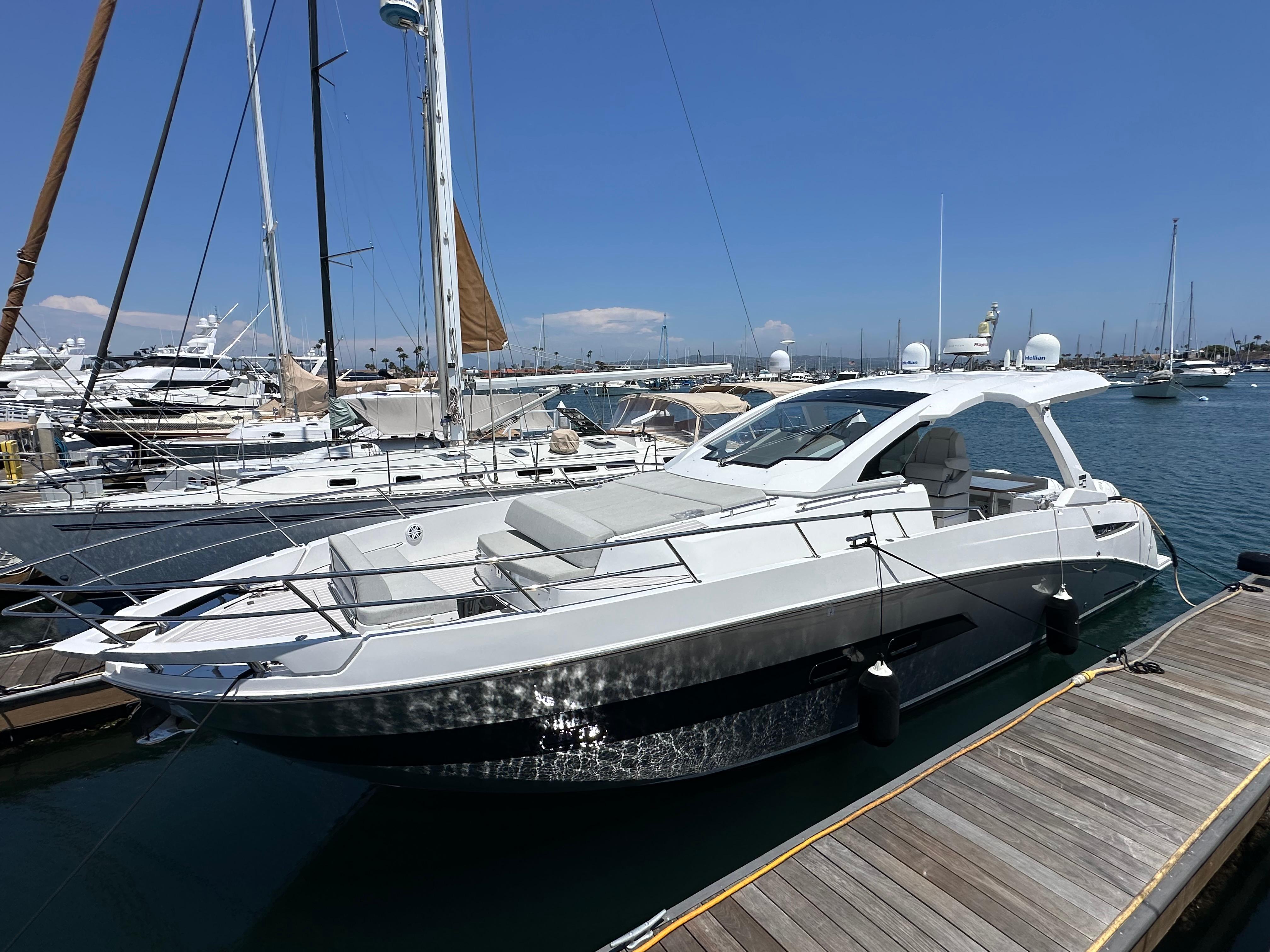 2019 Azimut 40 Verve Express Cruiser for sale - YachtWorld