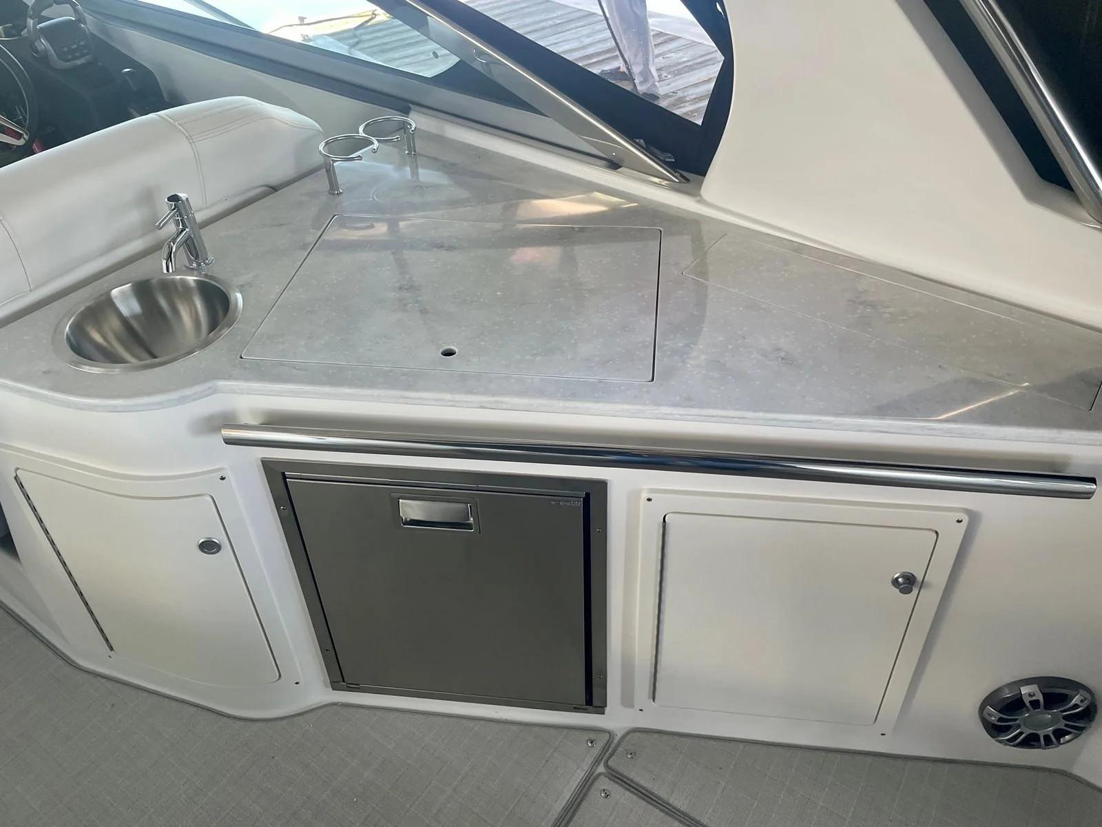 2024 Regal 33 Express Cruiser for sale - YachtWorld