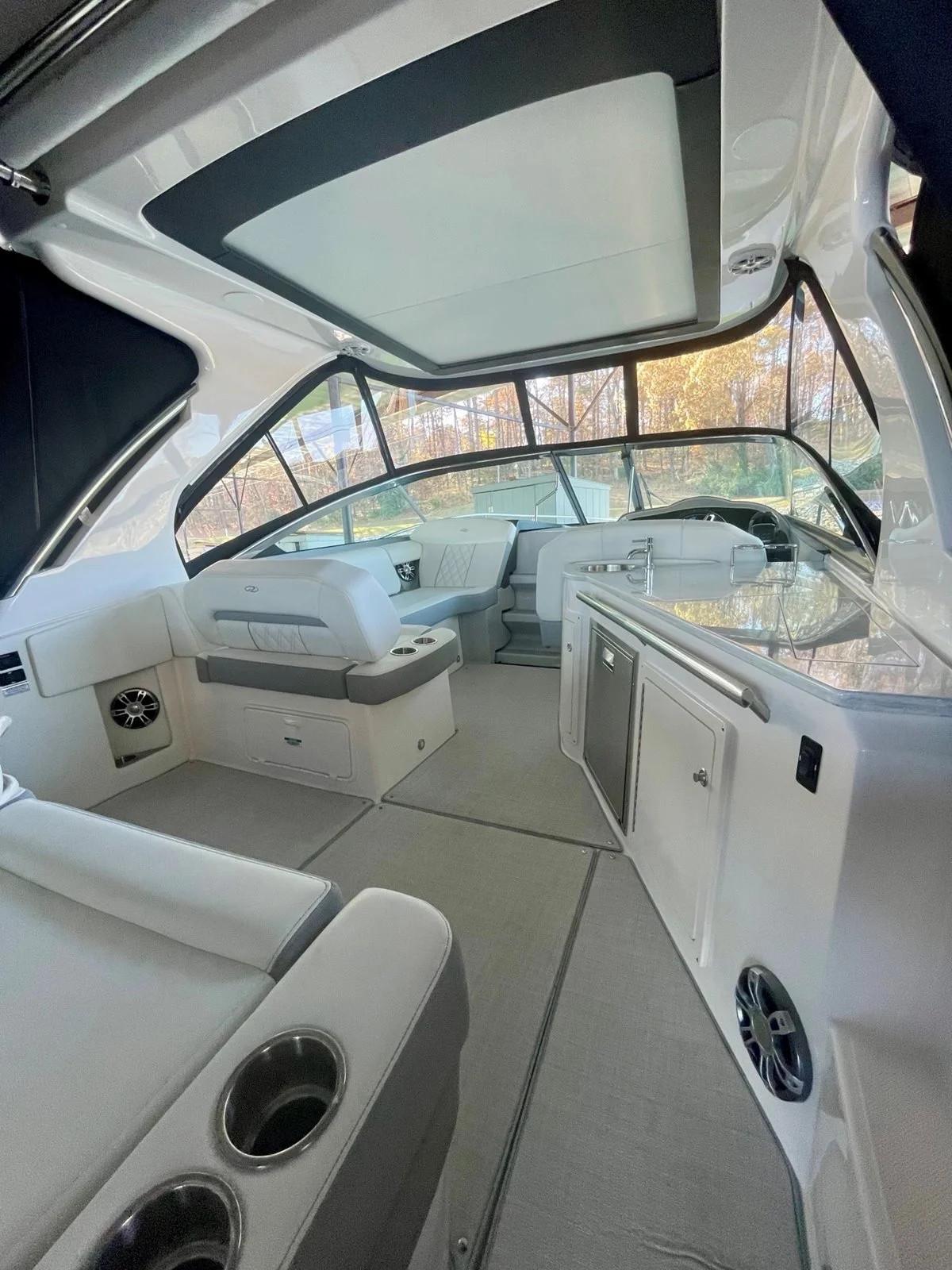 2024 Regal 33 Express Cruiser for sale - YachtWorld