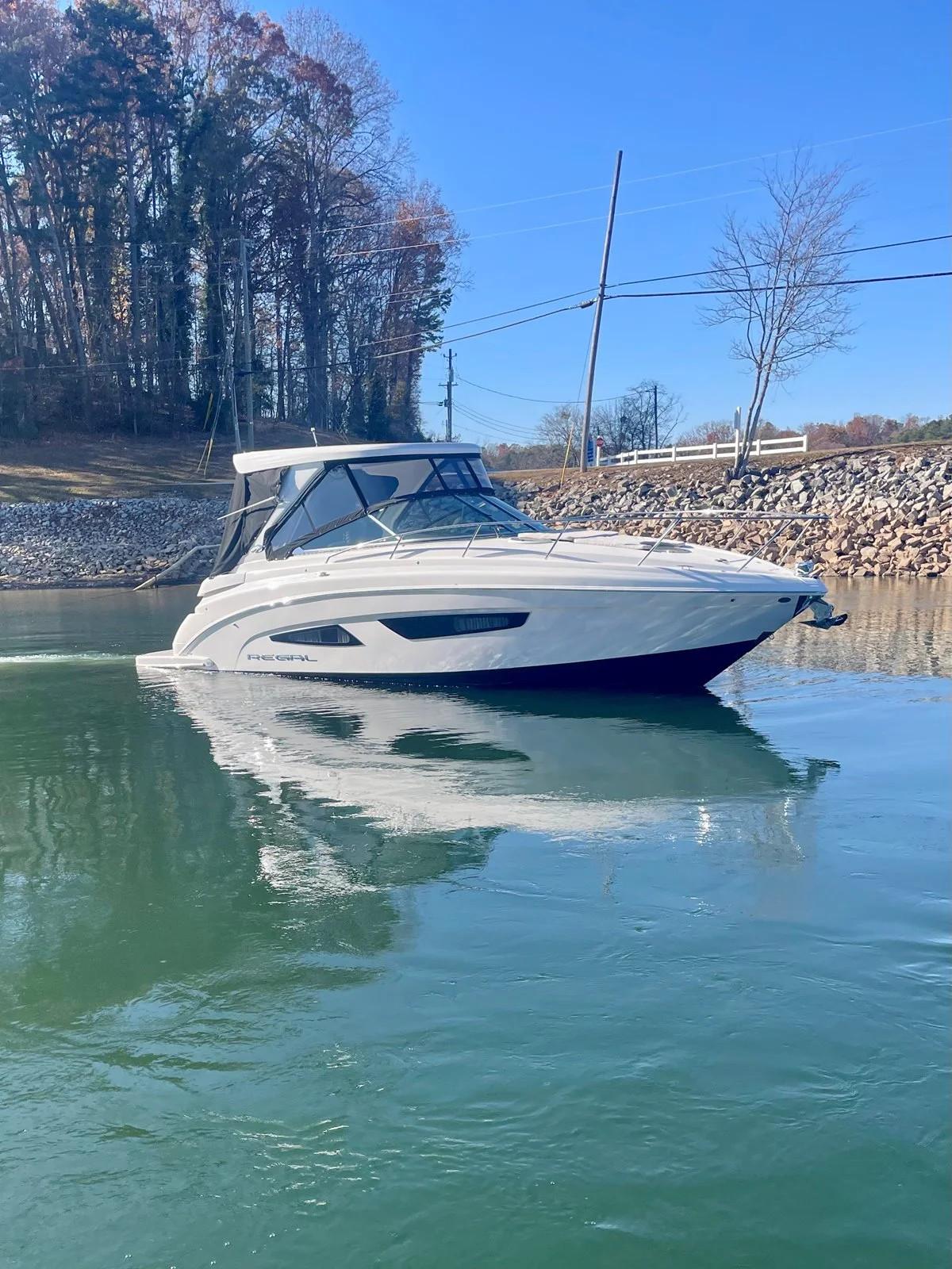 2024 Regal 33 Express Cruiser for sale - YachtWorld